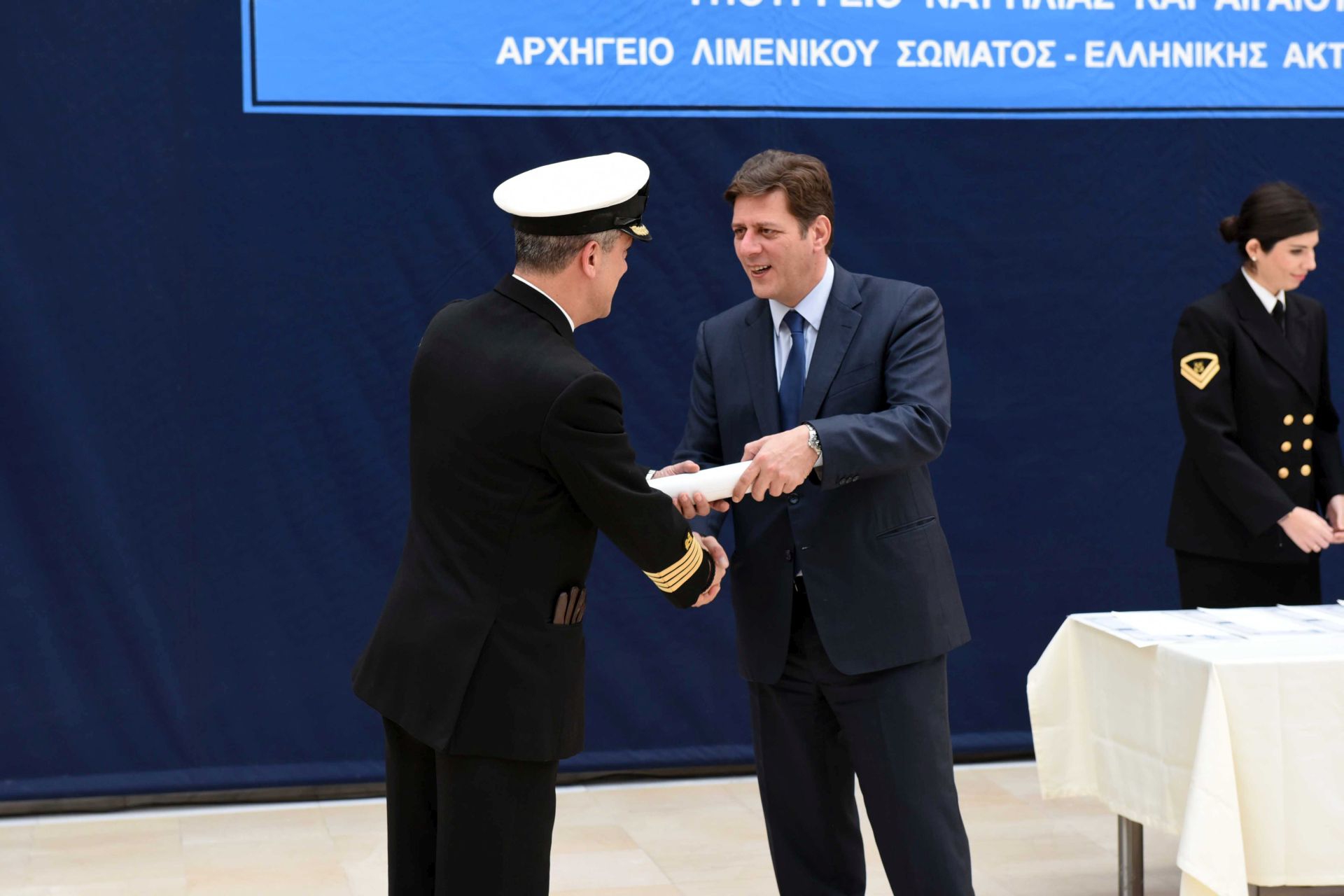 Παρασημοφορήθηκαν από τον Μ.Βαρβιτσιώτη στελέχη του Λιμενικού για τις ...
