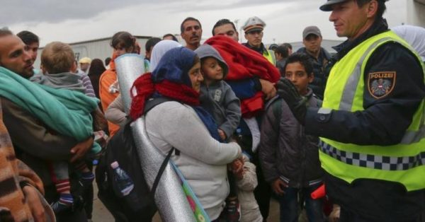 Die Welt: Τα γερμανικά κρατίδια θα ξοδέψουν 17 δισ. για τους πρόσφυγες ...