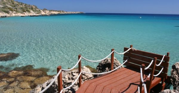 Τουρισμός: Η Κύπρος θέλει να μειώσει το ΦΠΑ και η Ελλάδα τον αυξάνει ...