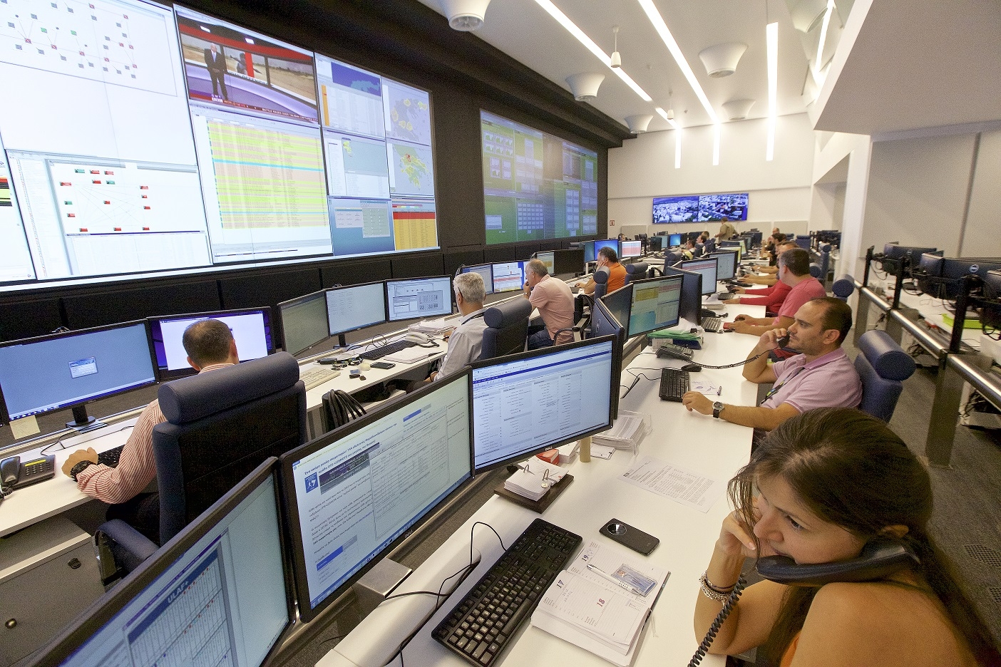 Κέντρο Διαχείρισης Δικτύου Ομίλου ΟΤΕ: Εδώ χτυπά η «καρδιά» των ...