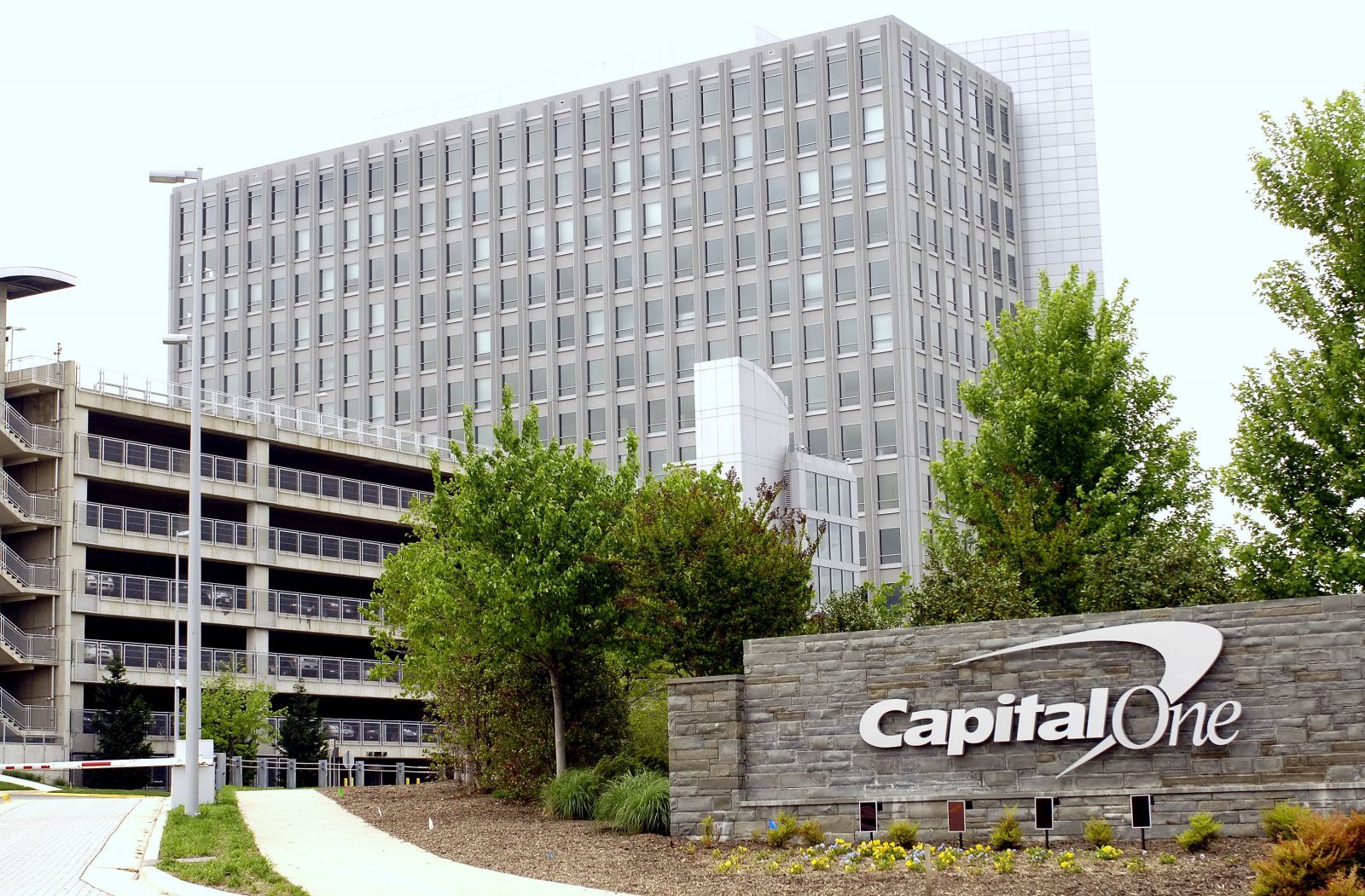 Capital One: Γυναίκα χάκαρε στοιχεία 106 εκατ. ατόμων σε ΗΠΑ και Καναδά ...