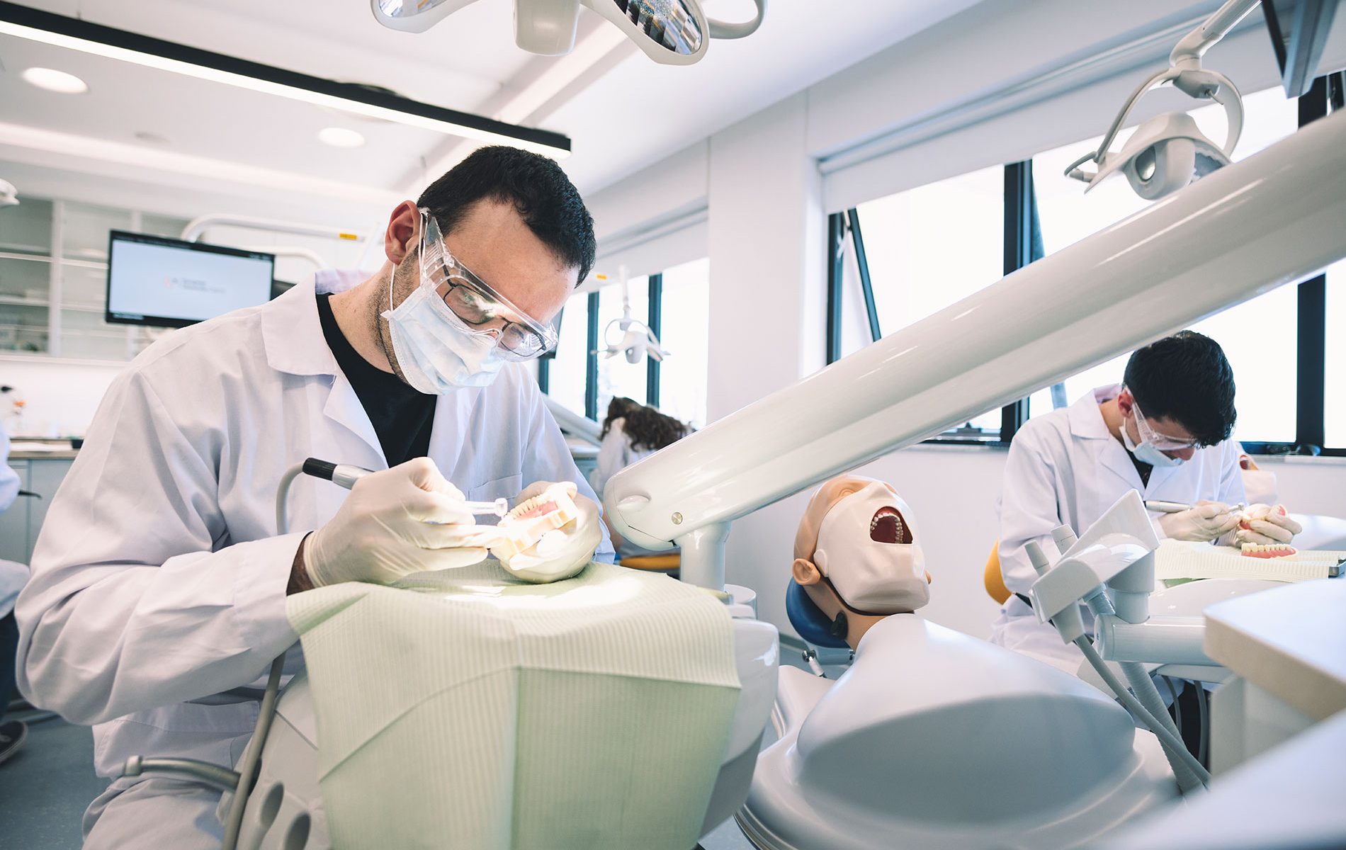 Σημείο αναφοράς το πρώτο ακαδημαϊκό πρόγραμμα οδοντιατρικής στην Κύπρο ...