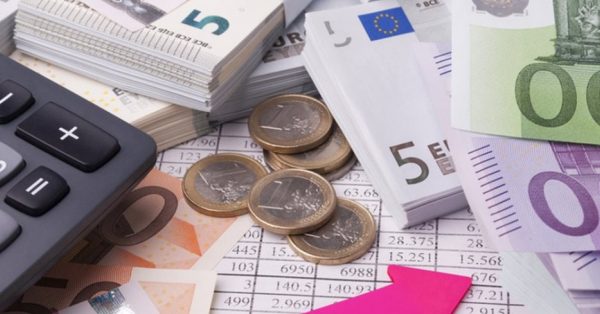 Μισθωτοί με μπλοκάκι: Τι ισχύει για τις εκκαθαρίσεις και τις εισφορές ...