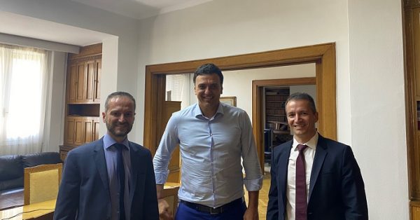 KLEEMANN: Παράδοση των 21 σύγχρονων ηλεκτρικών κλινών ΜΕΘ στο Υπουργείο ...