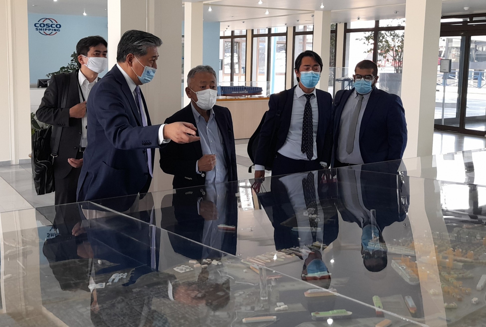 ΟΛΠ: Συνάντηση Captain Weng Lin με τον Πρέσβη της Ιαπωνίας στην Ελλάδα ...