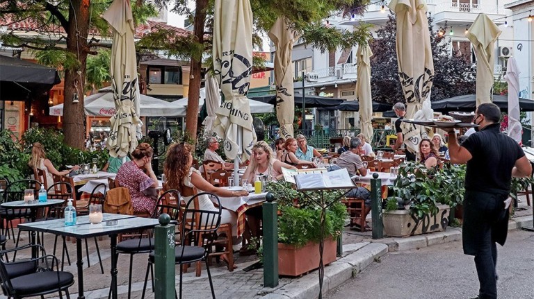 Πώς θα είναι η ζωή από Φθινόπωρο: Με αναστολές εργασίας και μέτρα για ...