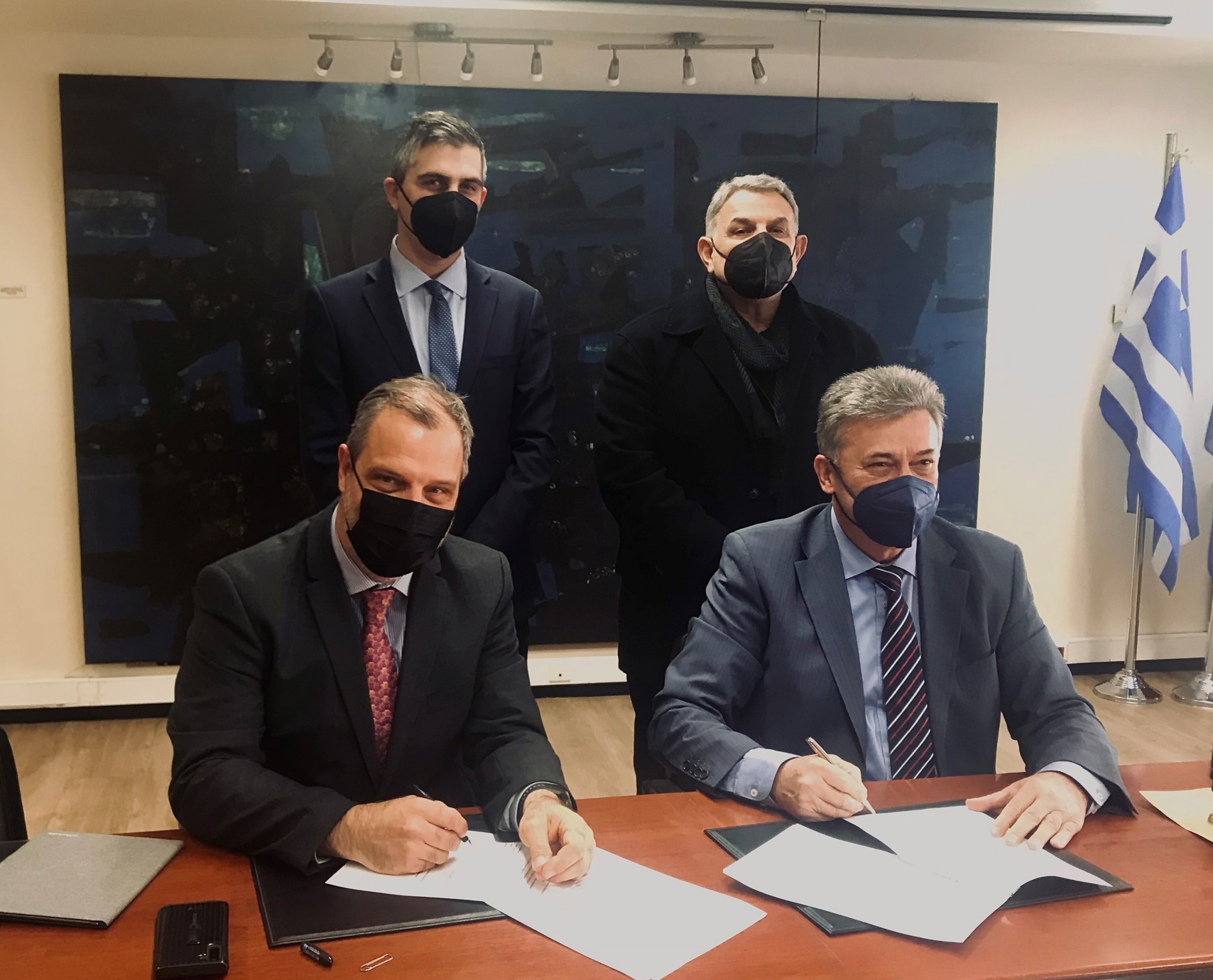 Yπεγράφη η σύμβαση παραχώρησης ακινήτου της ΕΤΑΔ στο Δήμο Κορίνθου για ...