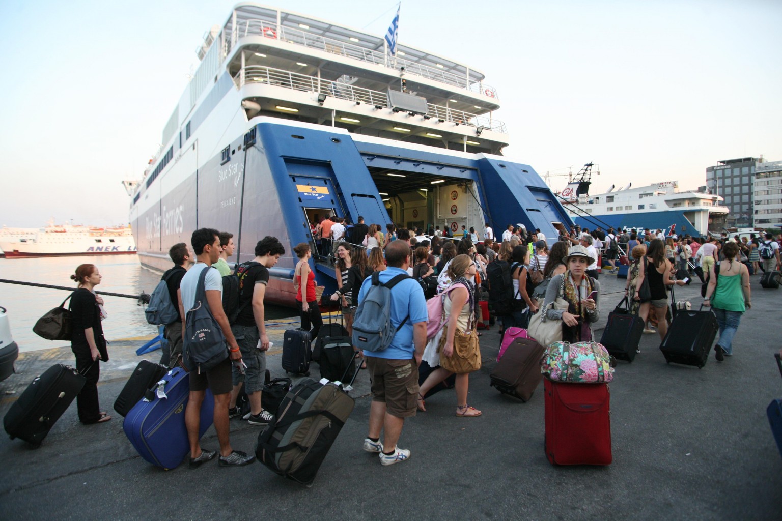 Νέες αυξήσεις από αύριο στα εισιτήρια των πλοίων – Οι έξι προτάσεις των ...