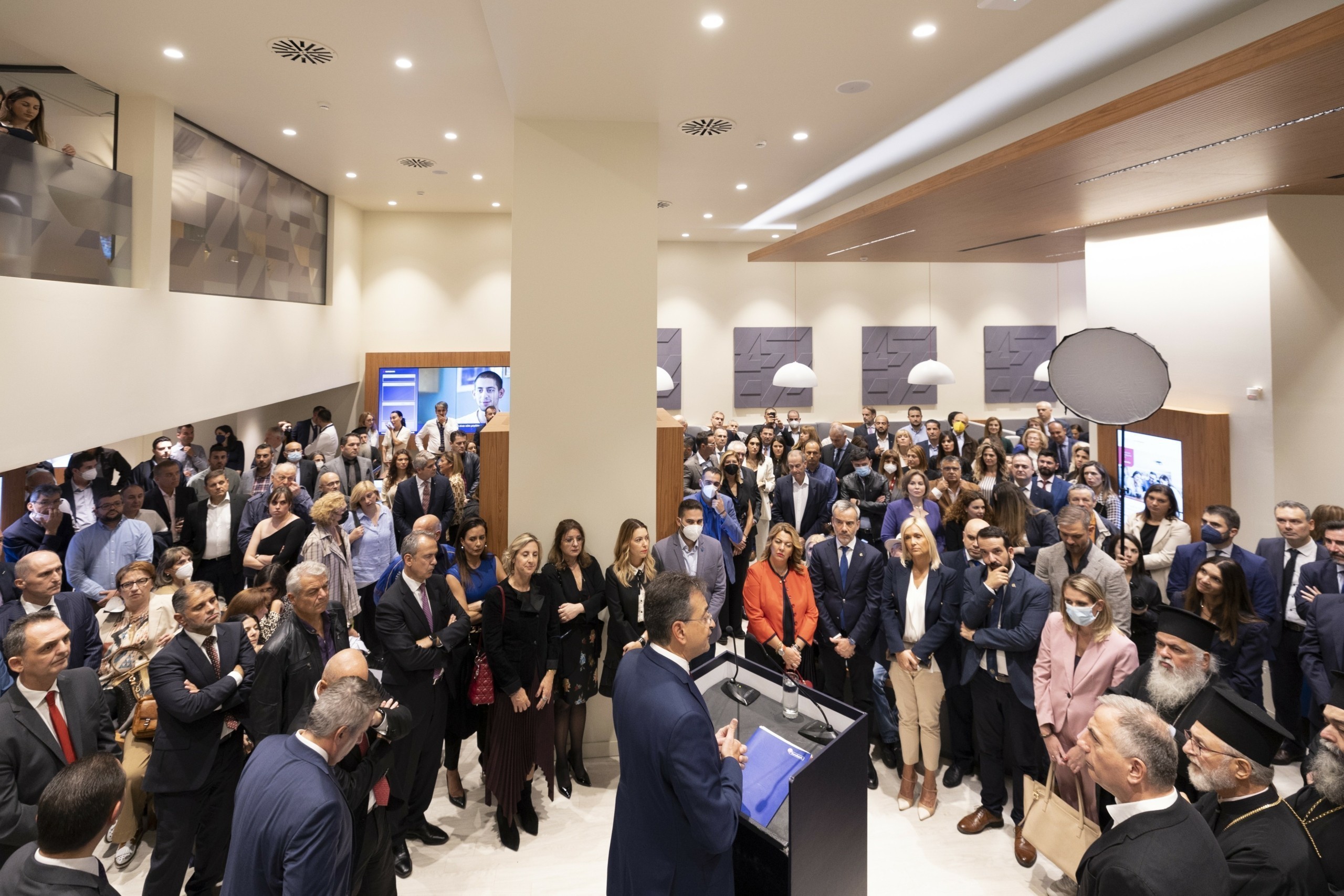 Τέλος τα παραδοσιακά γκισέ στις τράπεζες – H Eurobank φέρνει το ...