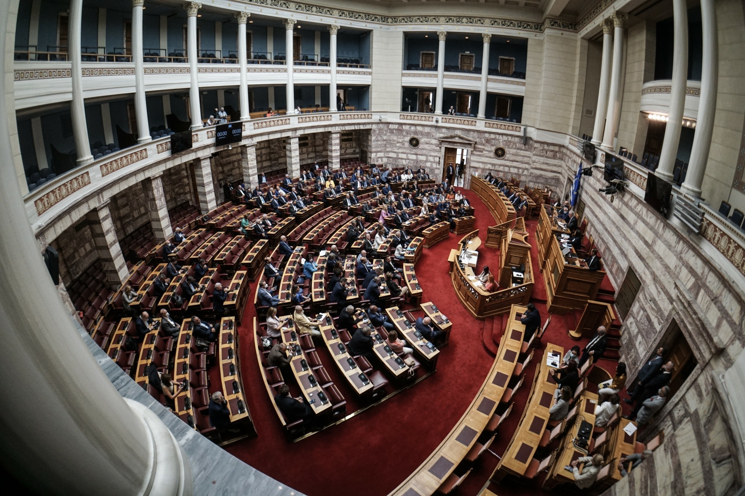 Η νέα οκτακομματική Βουλή έχει 100 «πρωτάκια», 67 γυναίκες και μεγάλες ...