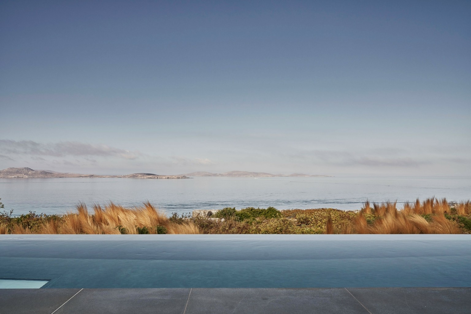 Villa Mandra: Ενα σύμβολο ευζωϊας στη Μύκονο με μοναδική θέα στη Δήλο ...