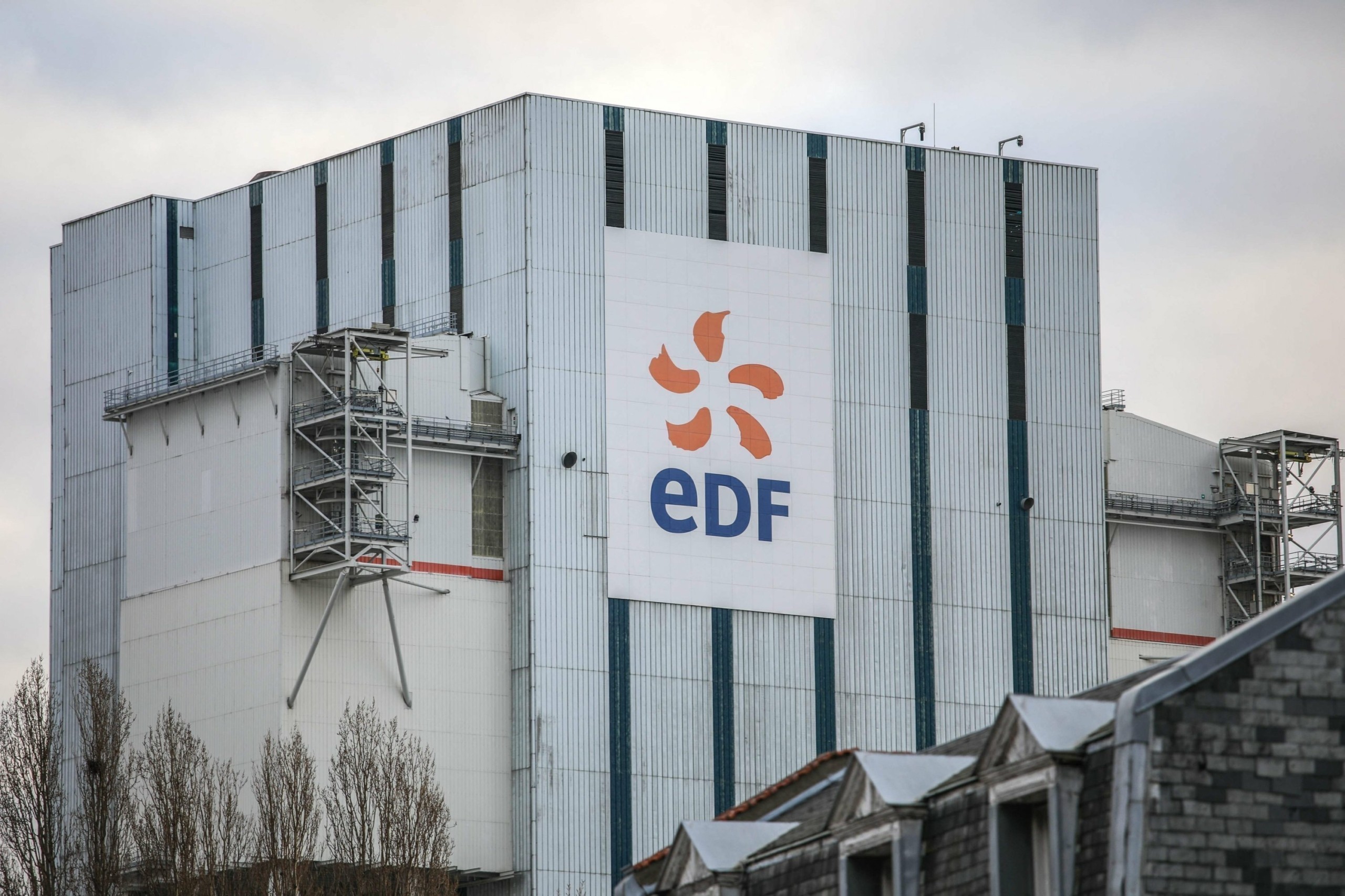 EDF: Στα «χέρια» του γαλλικού δημοσίου ο πλήρης έλεγχος της εταιρείας ...