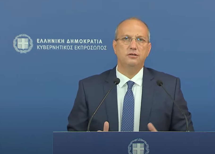 Οικονόμου: Η κυβέρνηση, ούτε καλύπτει, ούτε συγκαλύπτει, απαντά καθαρά ...
