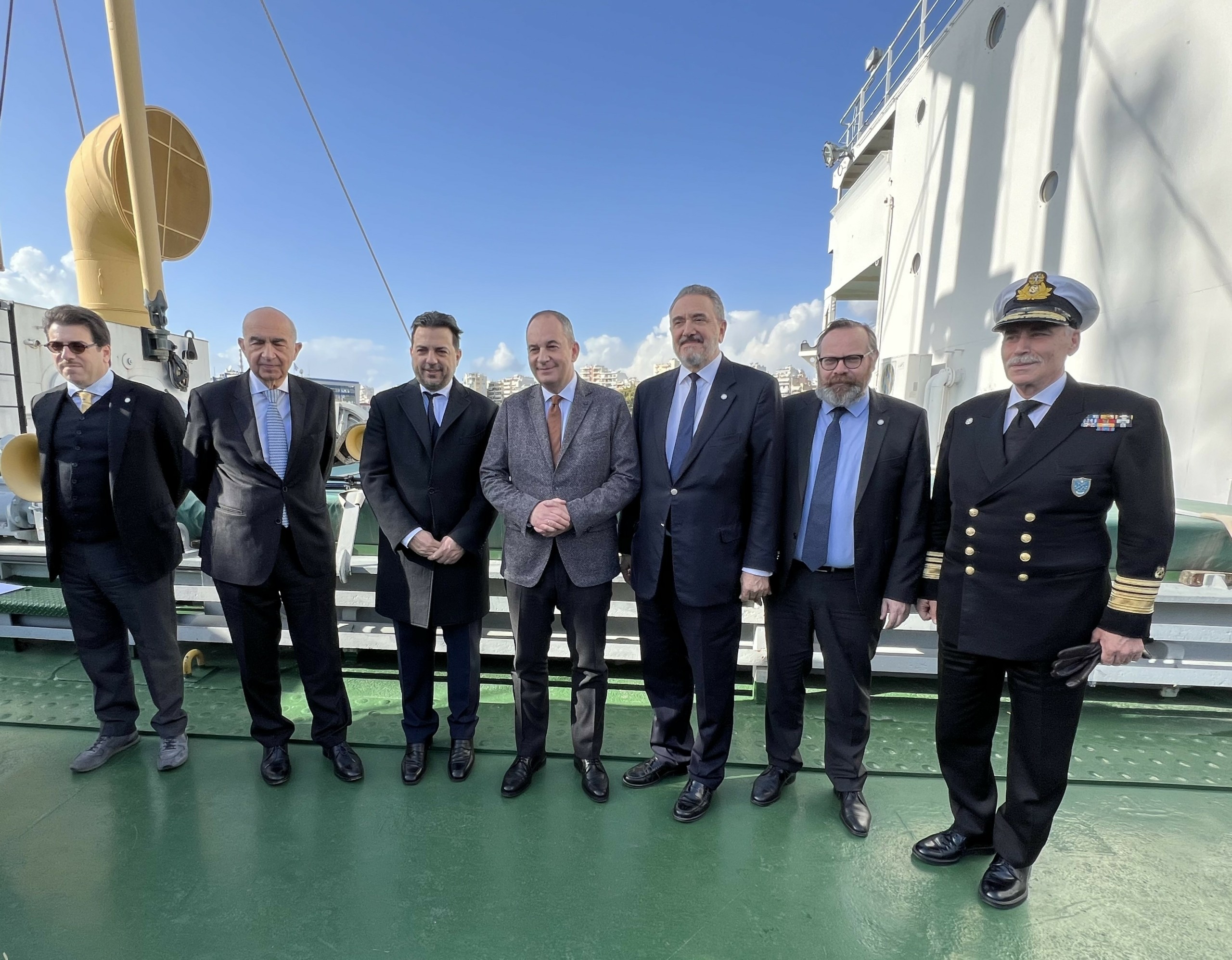 Ναυτικό Επιμελητήριο: Ενισχύθηκε η ελληνική σημαία κατά 42,8% το 2022 ...