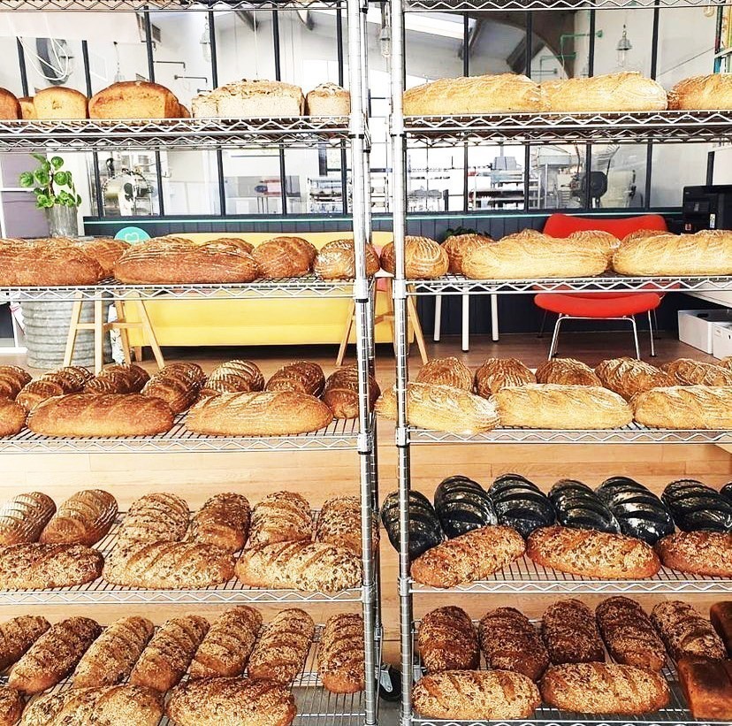 Οι φούρνοι που δημιουργούν τάσεις – Η τέχνη του ψωμιού και οι ουρές για ...