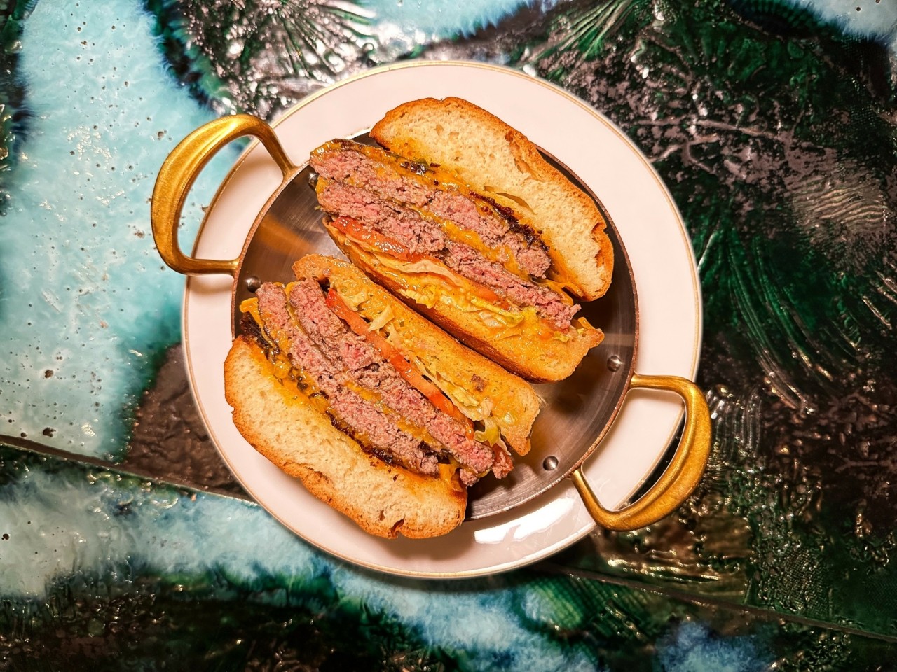 Η μεγάλη τριπλή μονομαχία: Τα 3 κορυφαία μπέργκερ της Αθήνας – Τα υλικά ...