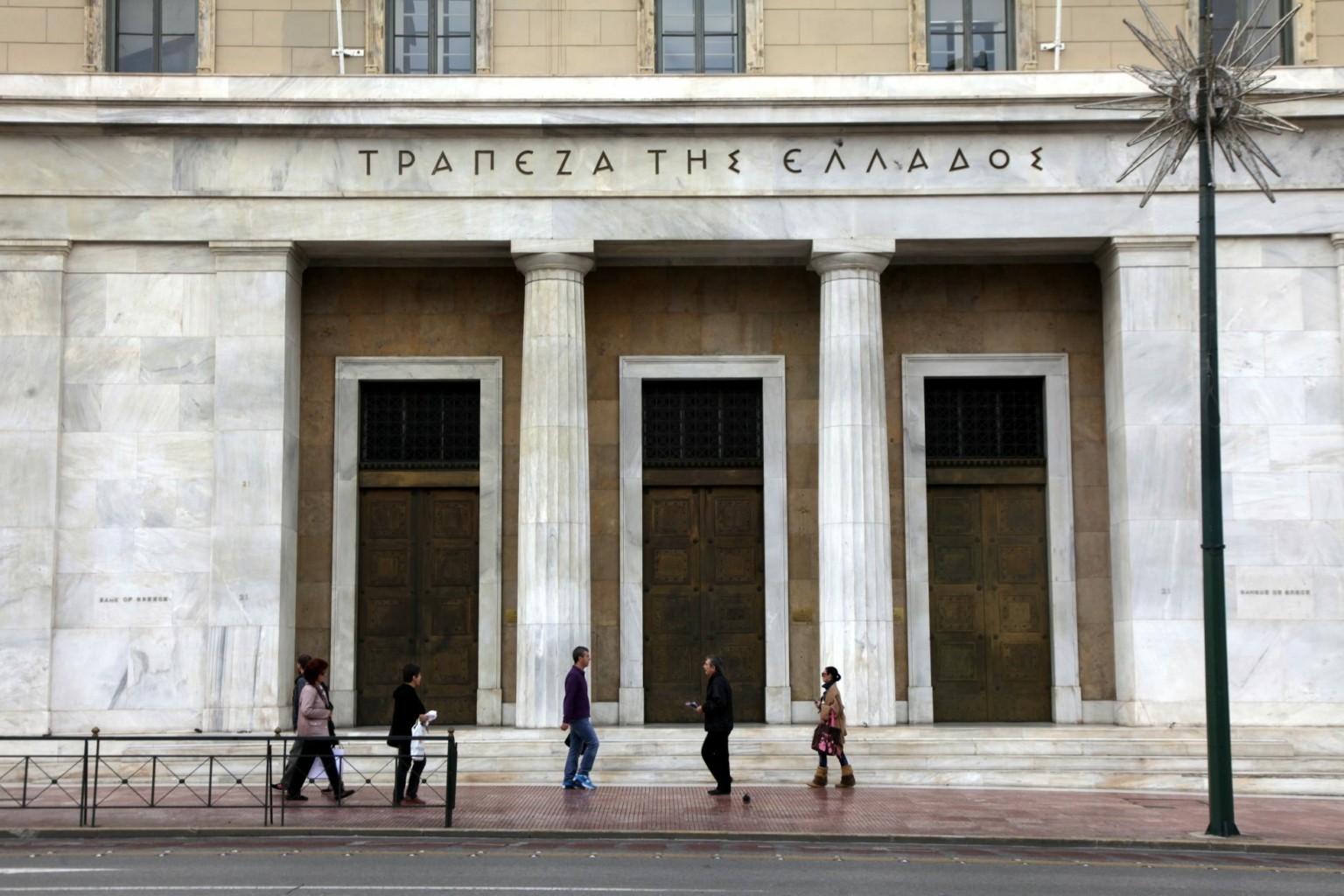 Πόσο πωλείται σήμερα μία χρυσή λίρα: Οι τιμές στην «αυγή» του 2023 και ...