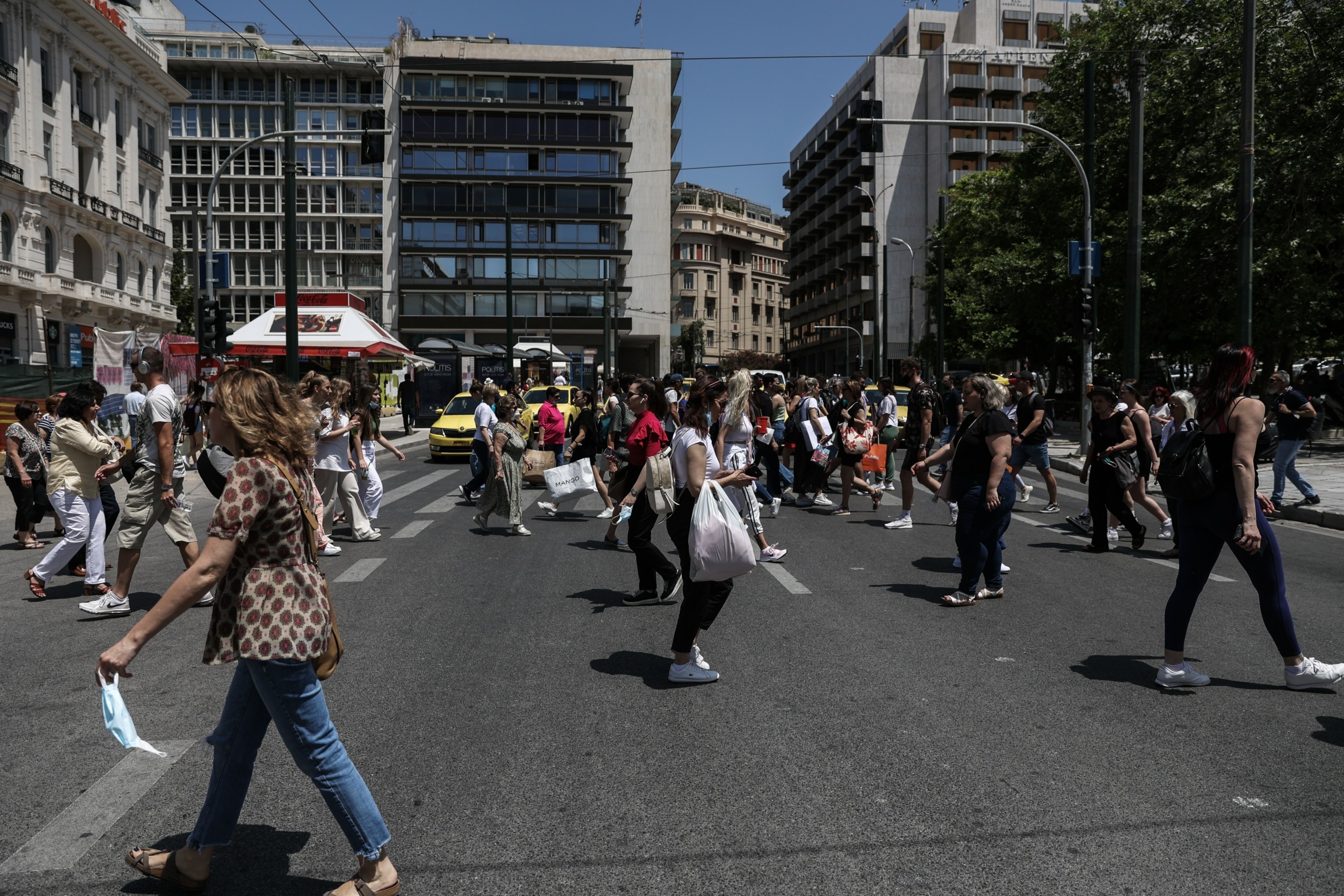 Eurostat: Σε κίνδυνο φτώχειας πάνω από ένας στους τέσσερις Έλληνες το ...