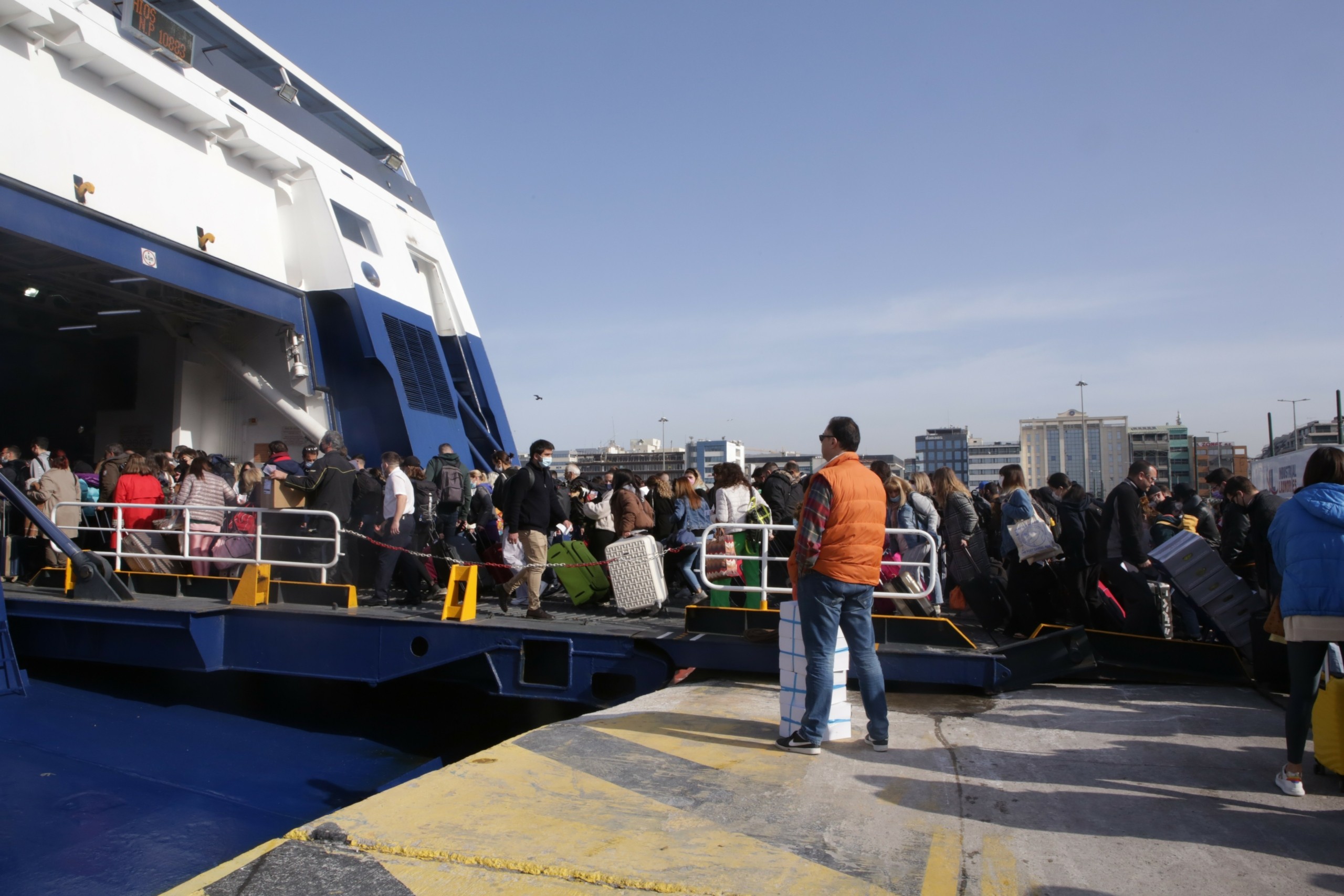 Ακτοπλοΐα: Η αύξηση της επιβατικής κίνησης αγγίζει το 8% σε σύγκριση με ...