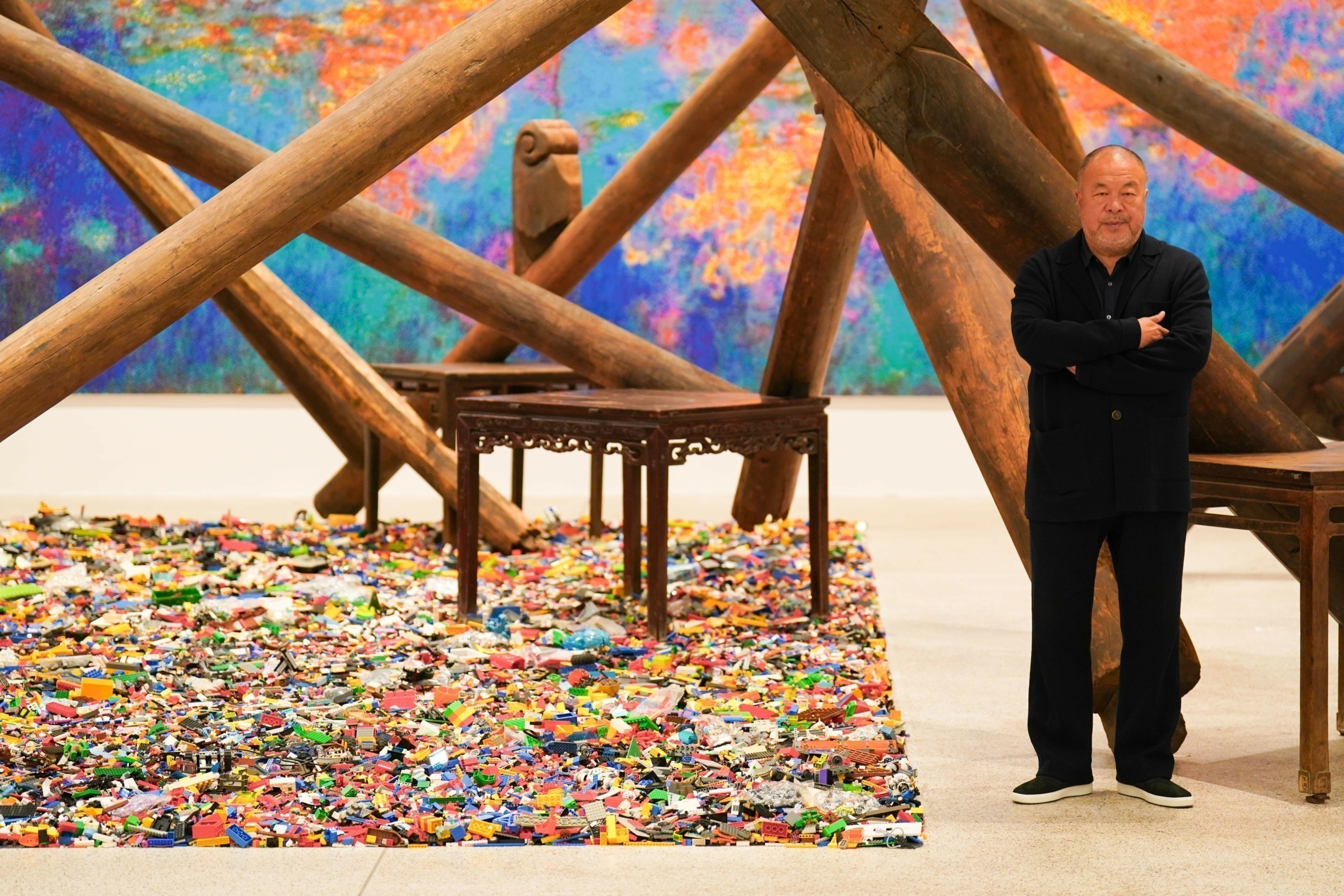 O σπουδαίος Κινέζος καλλιτέχνης Ai Weiwei προκαλεί ξανά – Aναπαριστά τα «Νούφαρα» του Μονέ με ...