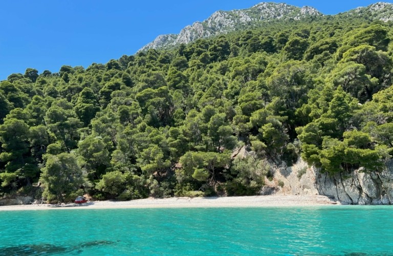Η τοπ διαδρομή με φουσκωτό στο Ιόνιο: 11 στάσεις, τιρκουάζ νερά κι ένα ...