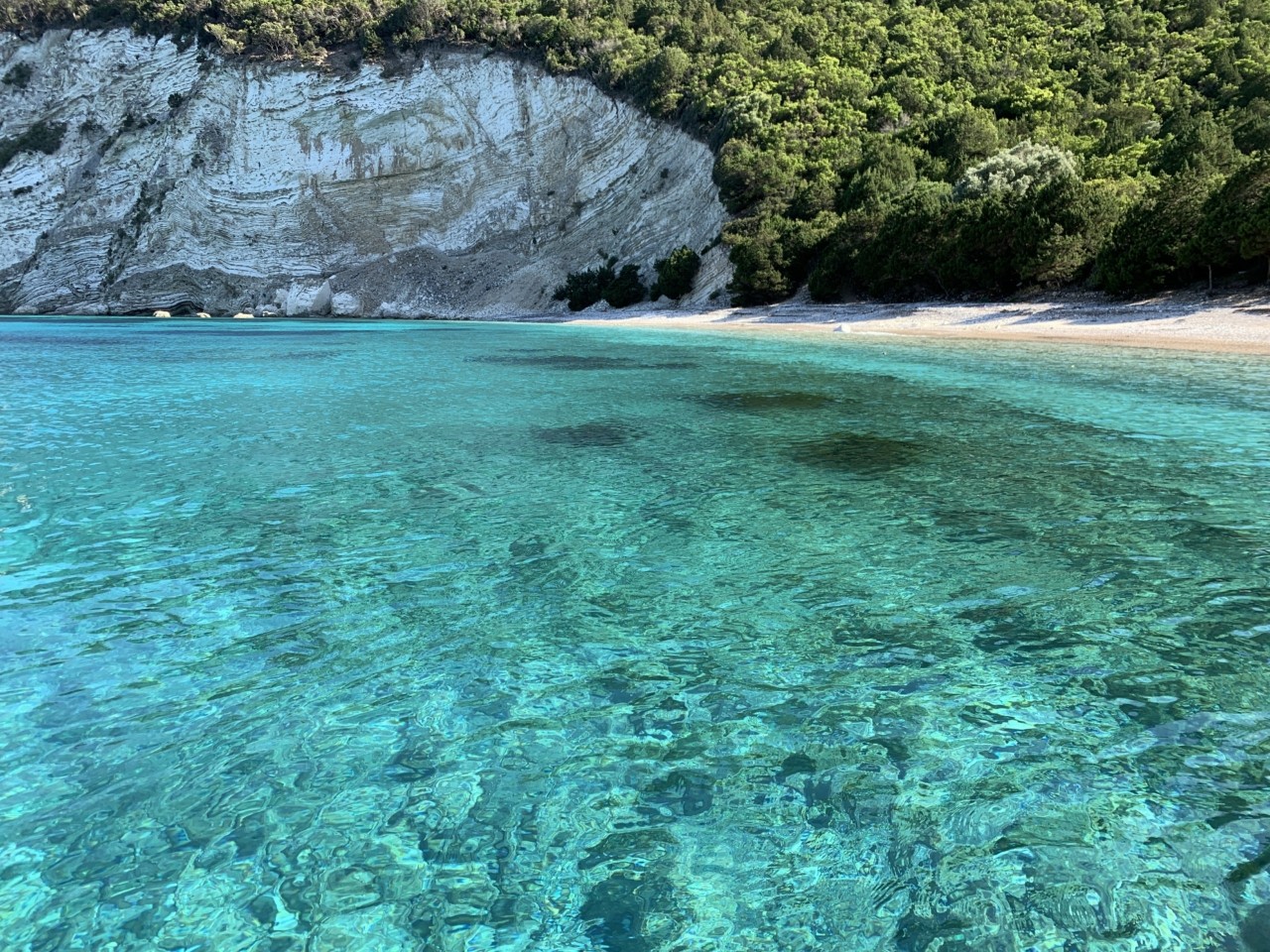 Η τοπ διαδρομή με φουσκωτό στο Ιόνιο: 11 στάσεις, τιρκουάζ νερά κι ένα ...