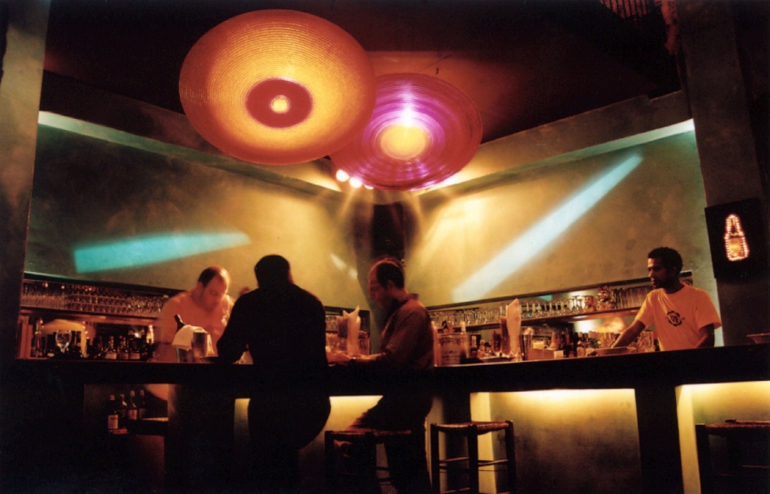 Το θρυλικό Bar Guru Bar στην πλατεία Θεάτρου – Ο δημιουργός αφηγείται ...