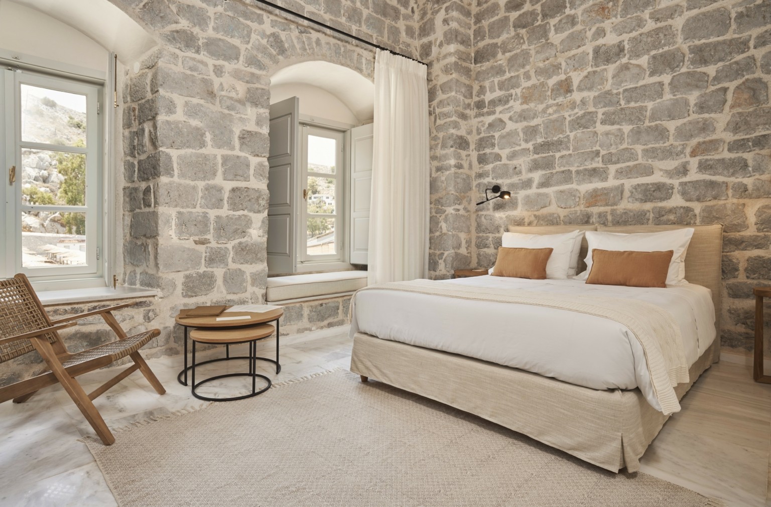 O Αγγλος που έφτιαξε το πεντάστερο μπουτίκ ξενοδοχείο στην μόνη ...