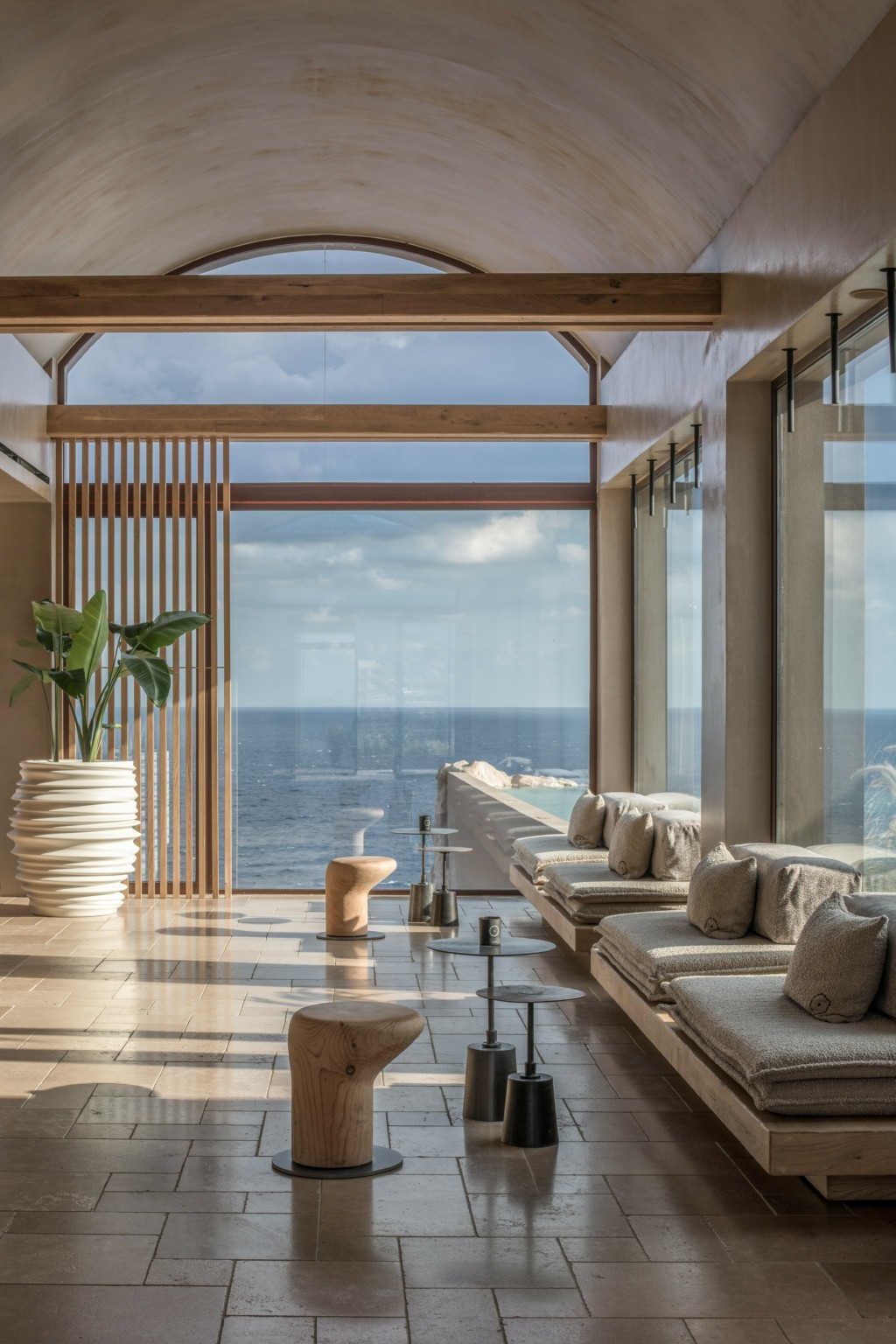 Acro Suites: Αυτό είναι το πιο θεαματικό ξενοδοχείο της Κρήτης ...