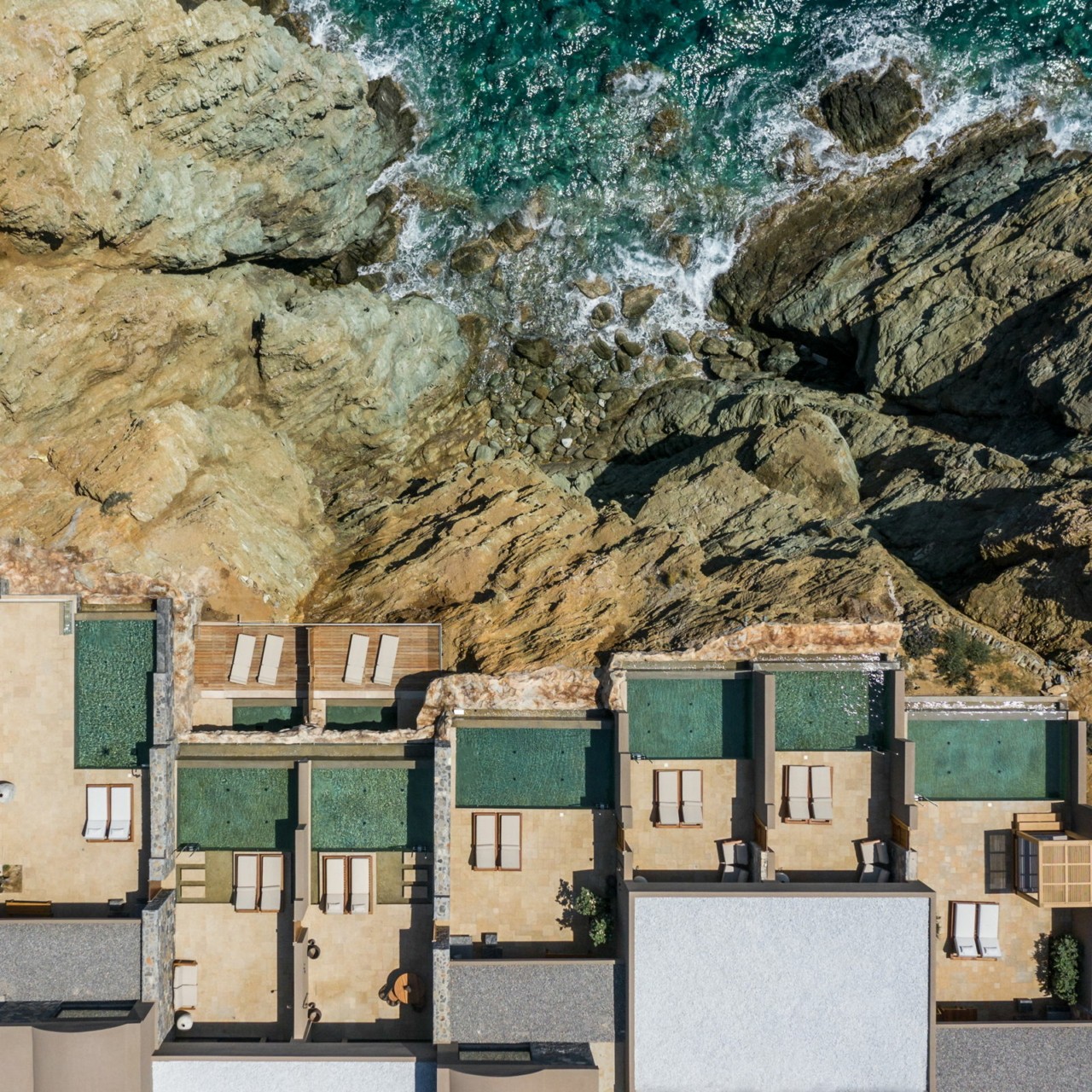 Acro Suites: Αυτό είναι το πιο θεαματικό ξενοδοχείο της Κρήτης ...