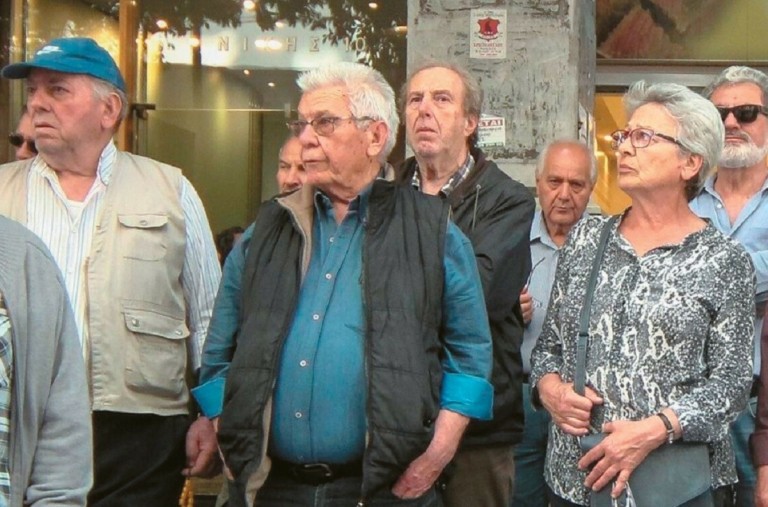 Συντάξεις και πραγματικότητα: Πώς ζουν οι συνταξιούχοι με 940 ευρώ ...