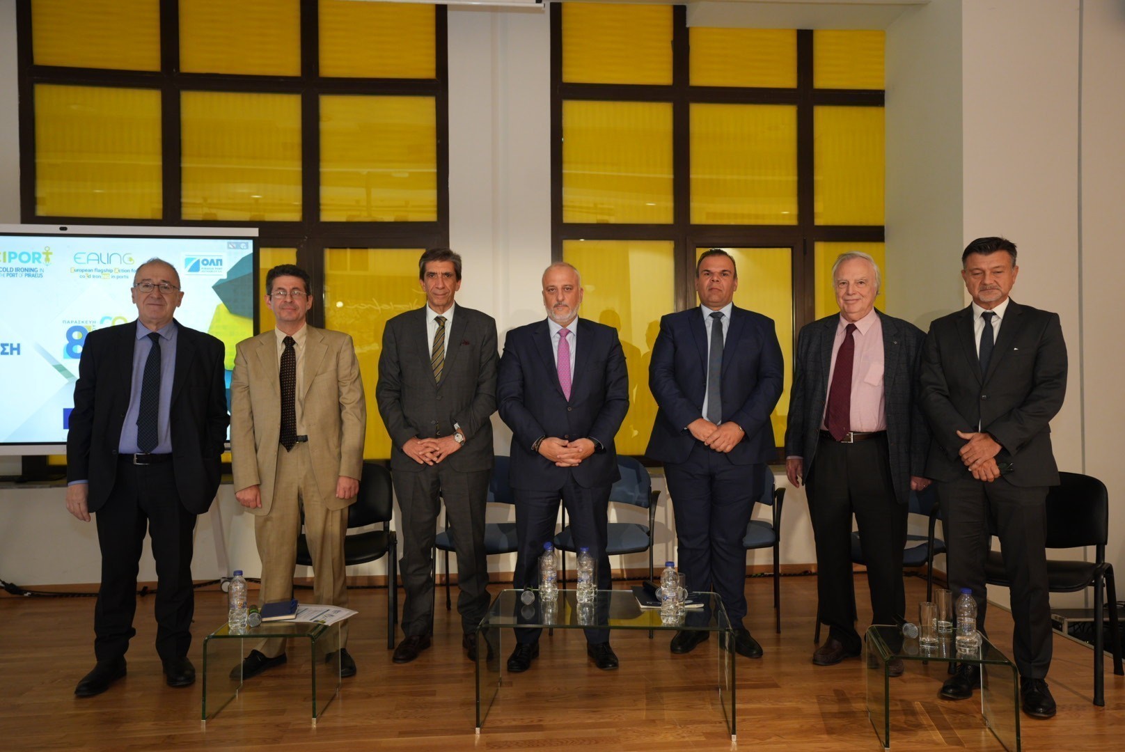Πράσινη μετάβαση στον ΟΛΠ: Δημιουργεί θέσεις ηλεκτροδότησης πλοίων και ...