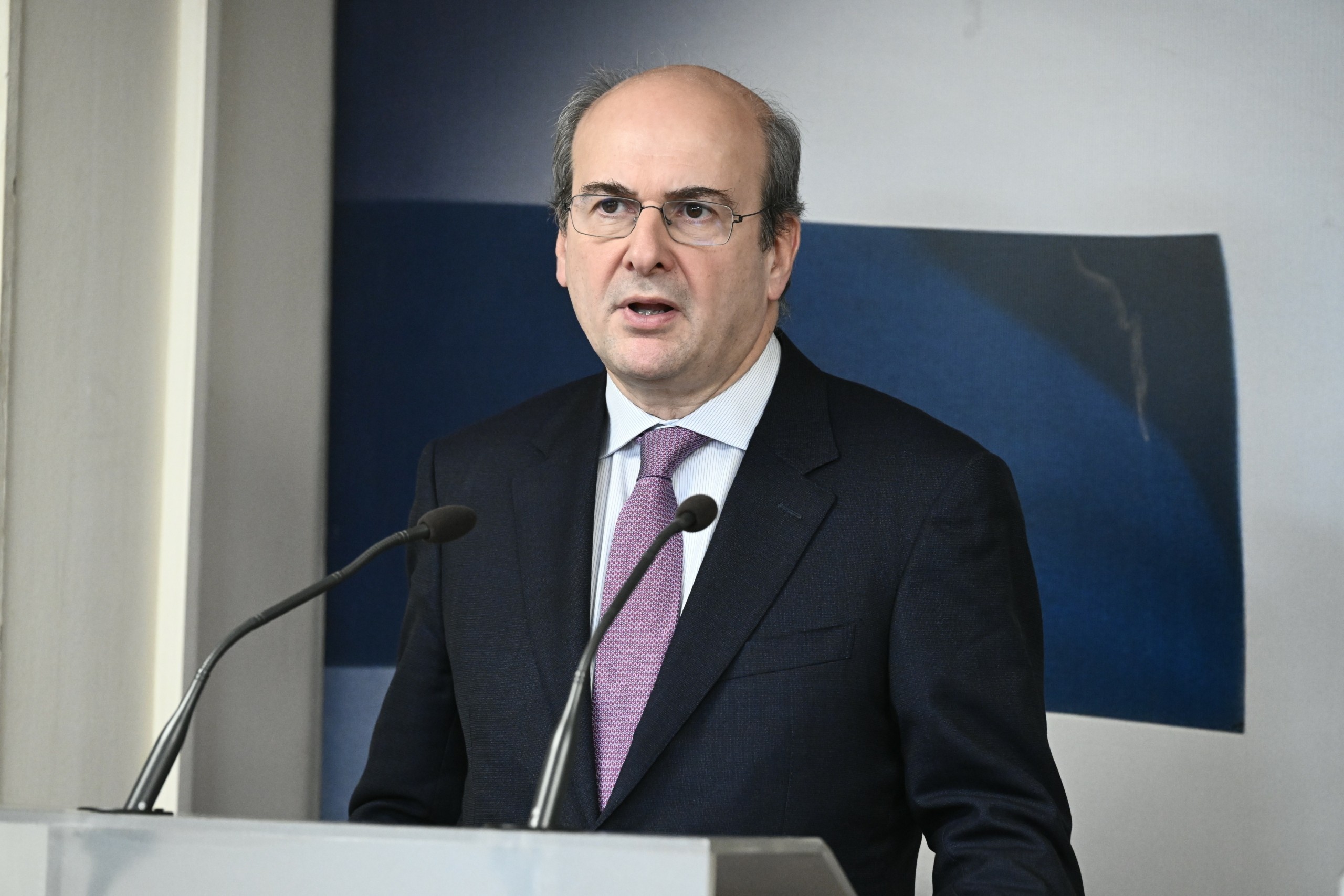 Τι σημαίνει η ρήση Χατζηδάκη πως η Ελλάδα σχεδόν… μηδένισε το έλλειμμα ...