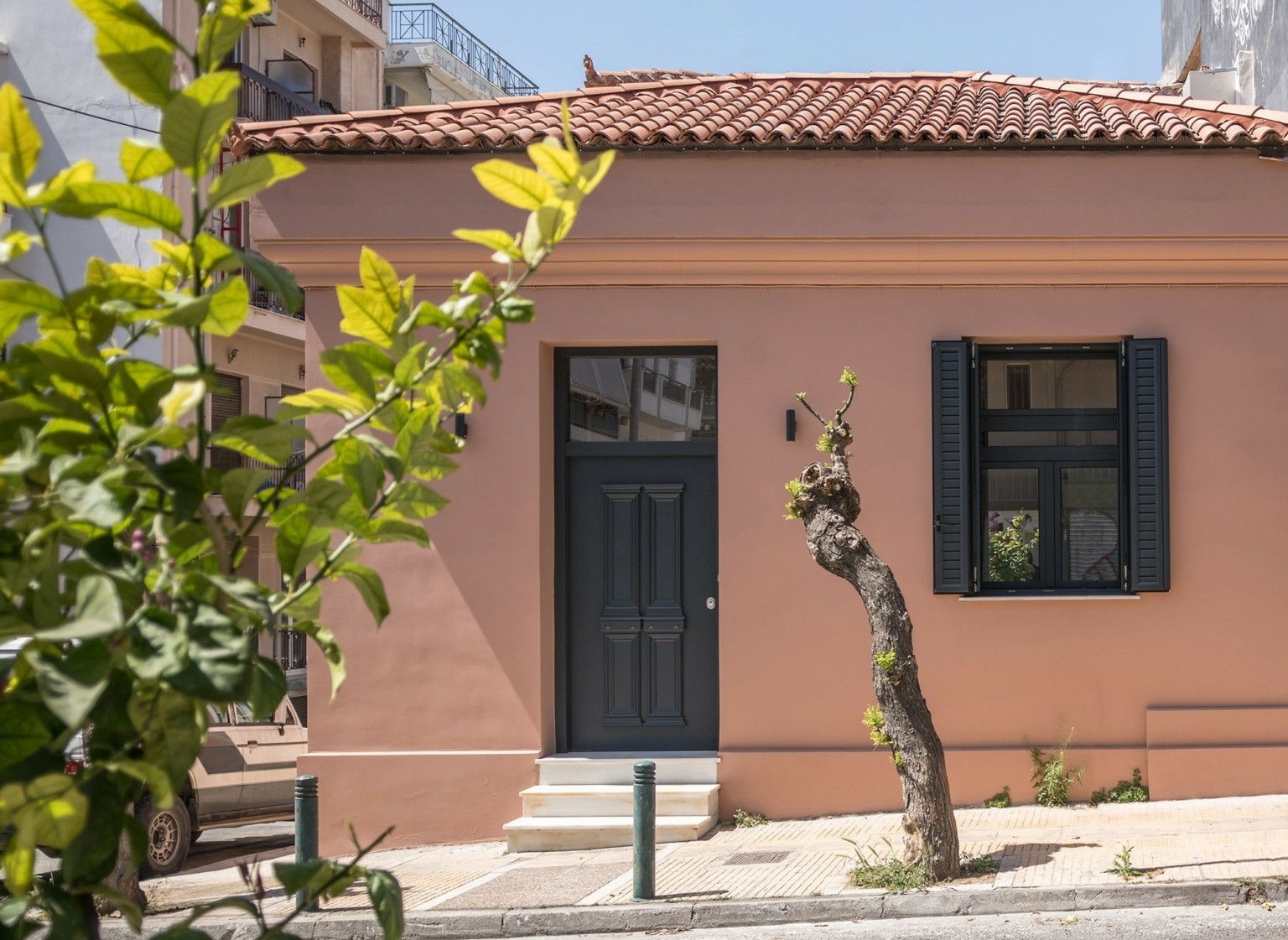 Πώς μια αποθήκη 35 τ.μ. του 1920 μετατράπηκε σε μια μοντέρνα κατοικία ...