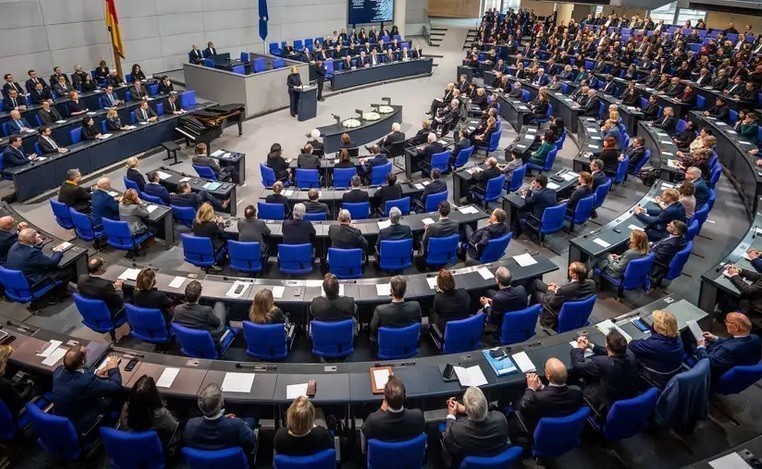 Γερμανία: Η μονομαχία για τον προϋπολογισμό έγινε με φόντο το AfD ...