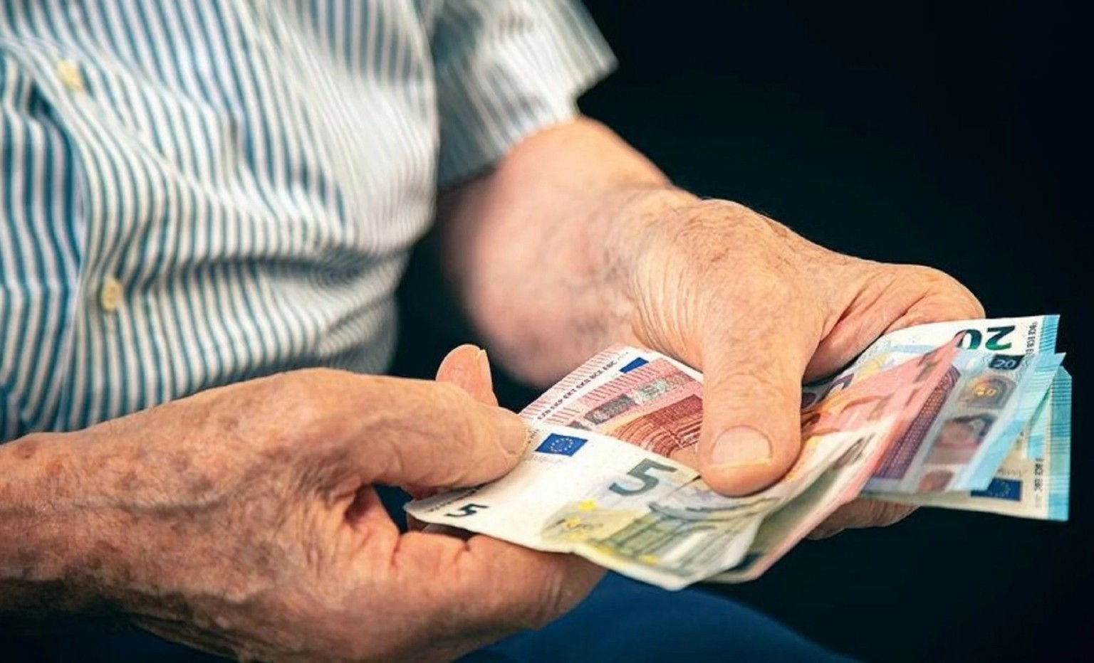 ΕΦΚΑ: Αναδρομικά έως 8.500€ σε 50.000 συνταξιούχους – Ποιοι τα ...