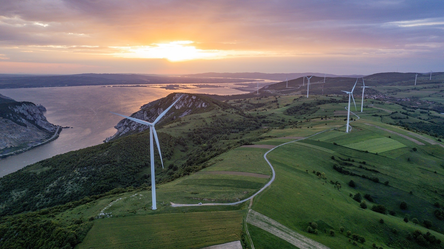 Όμιλος ΔΕΗ: Ηγείται της πράσινης μετάβασης με επενδύσεις €9 δισ. κυρίως ...