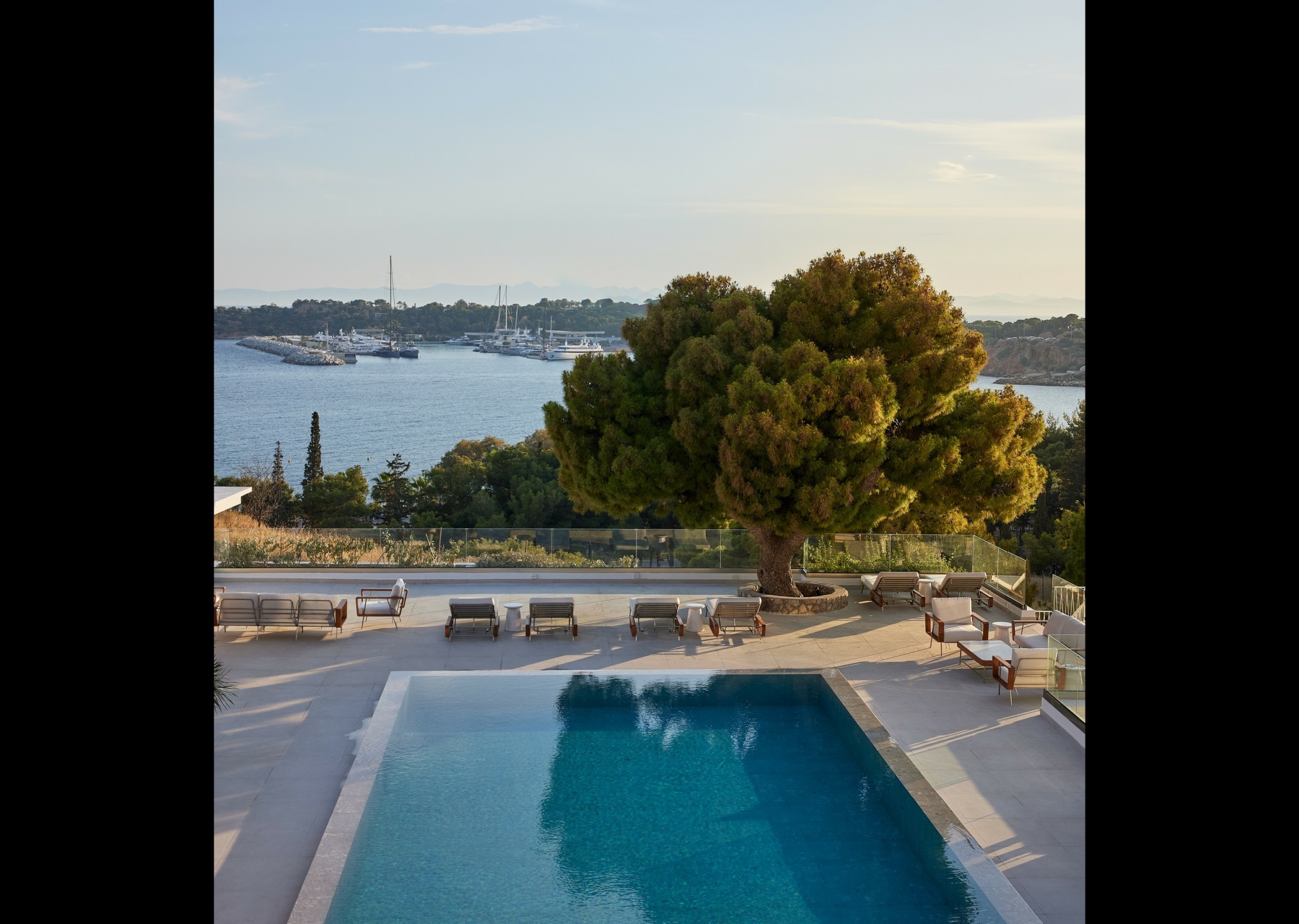 The Roc Club Βουλιαγμένη: Το ξενοδοχείο που αλλάζει την εμπειρία της ...