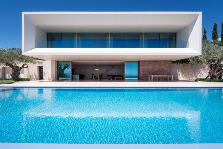 4 εντυπωσιακές κατοικίες κορυφαίου design στο Πόρτο Χέλι | Ειδήσεις για ...