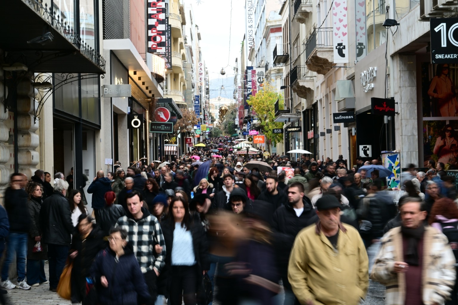 ΙΟΒΕ: Βελτίωση του οικονομικού κλίματος τον Δεκέμβριο με ενίσχυση και ...