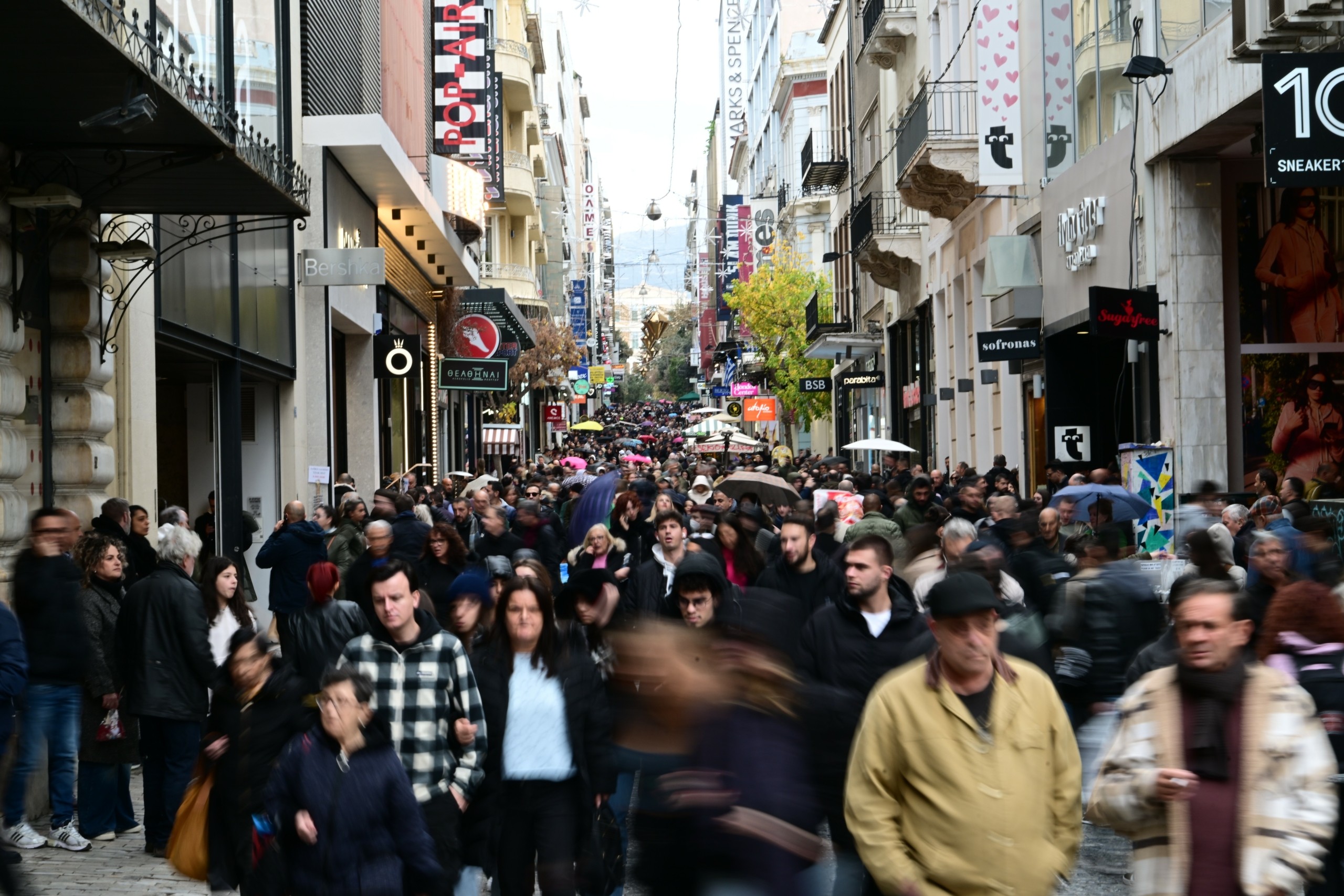 ΙΟΒΕ: Βελτίωση του οικονομικού κλίματος τον Δεκέμβριο με ενίσχυση και ...
