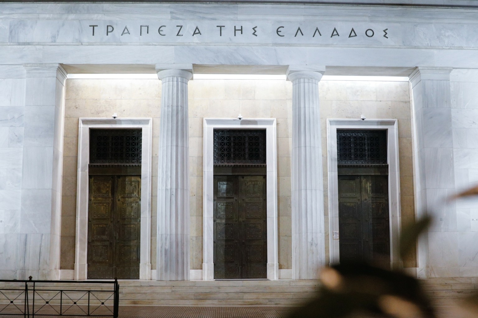 Πόσο πωλείται σήμερα μία χρυσή λίρα: Οι τιμές στην «αυγή» του 2023 και ...