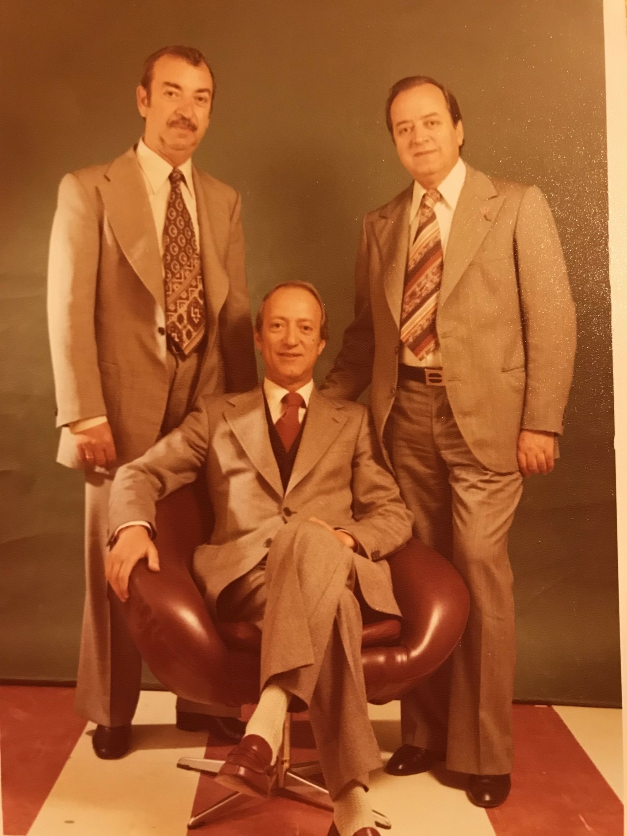 Η ιστορία επιτυχίας τριών νέων από το Αγρίνιο που έμαθαν την Ελλάδα να ...