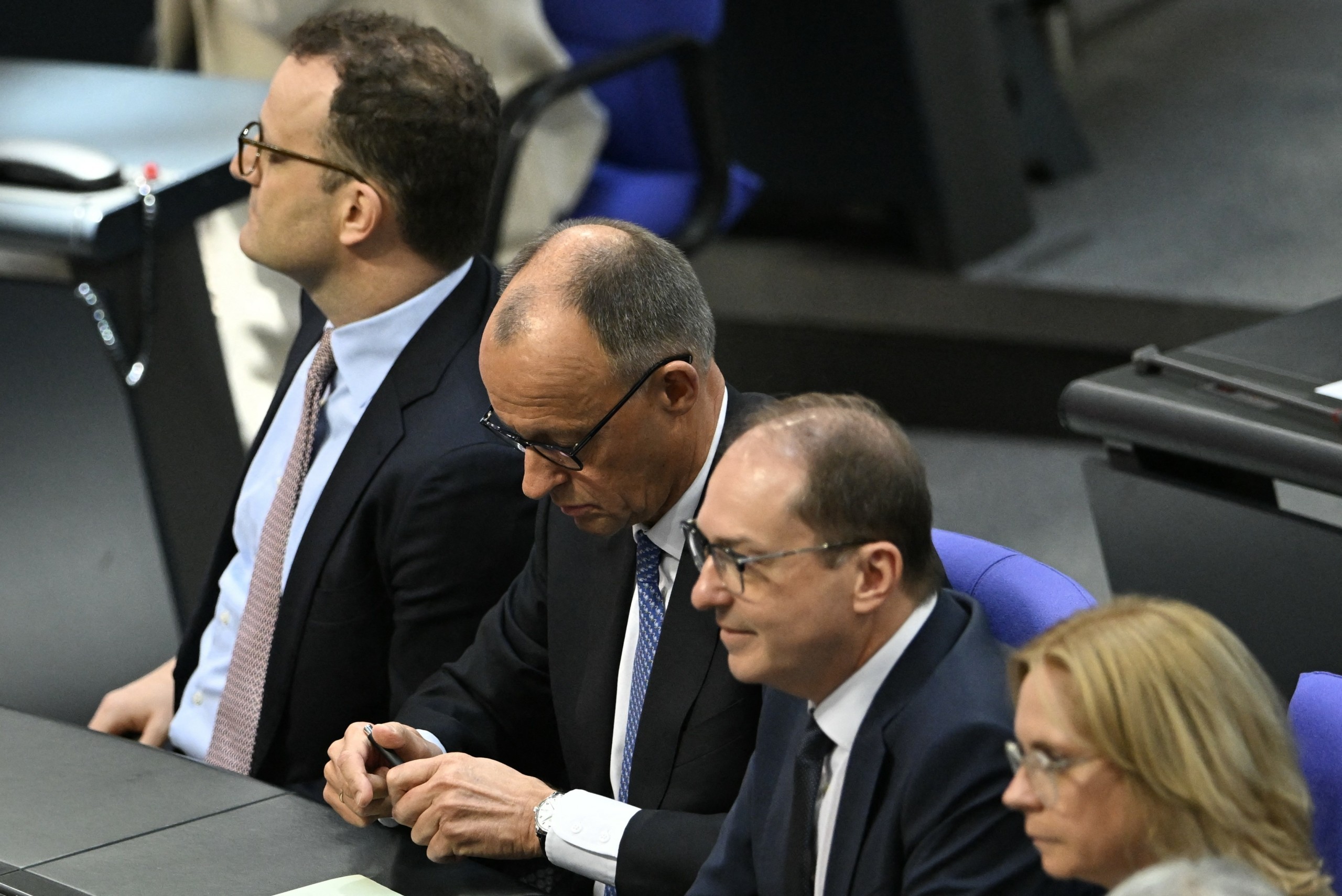 Σε πολιτικό χάος η Γερμανία μετά την ήττα Μερτς στη Bundestag ...