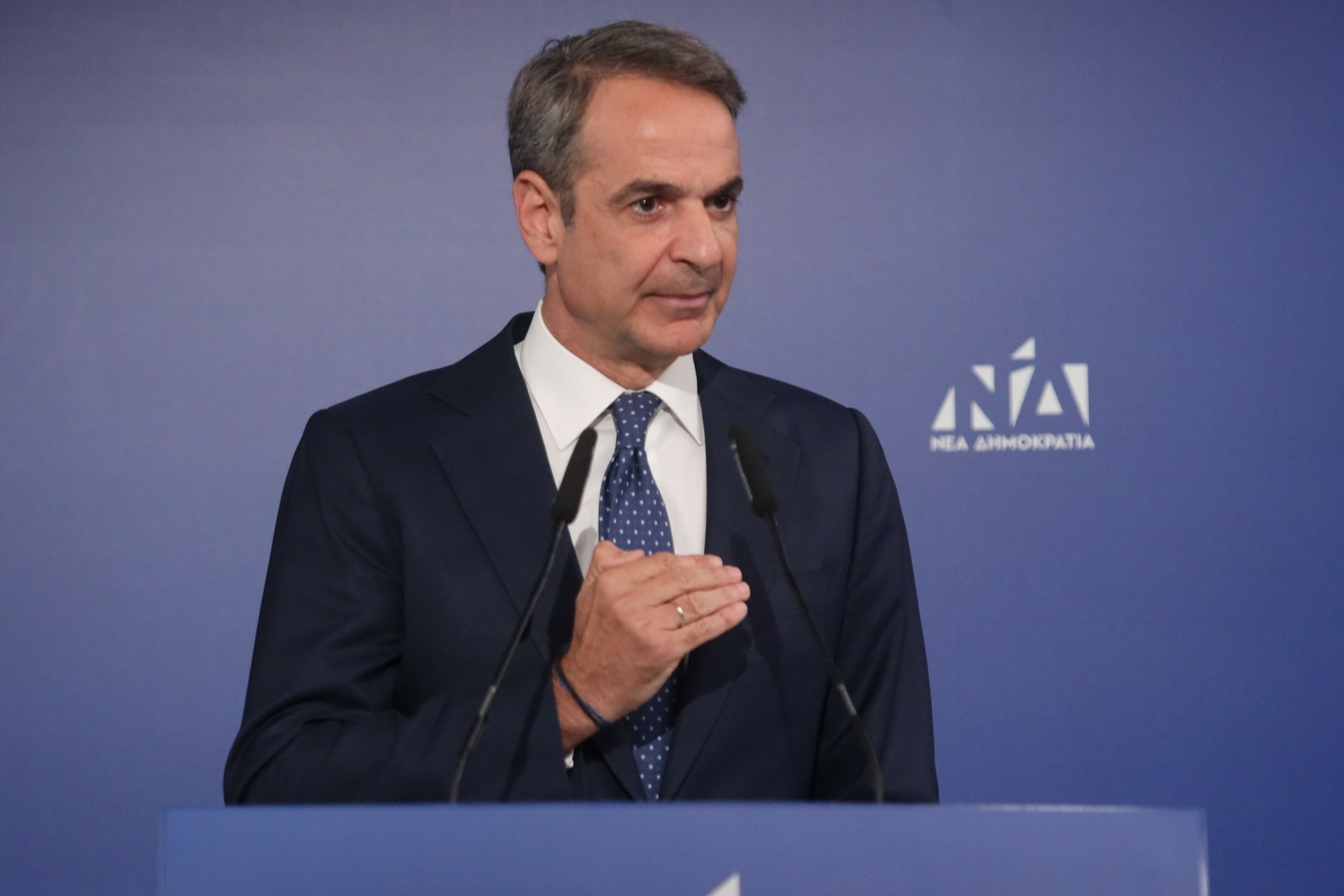 Ο Μητσοτάκης βάζει μπροστά τις εκλογικές μηχανές με το βλέμμα σε μια ...