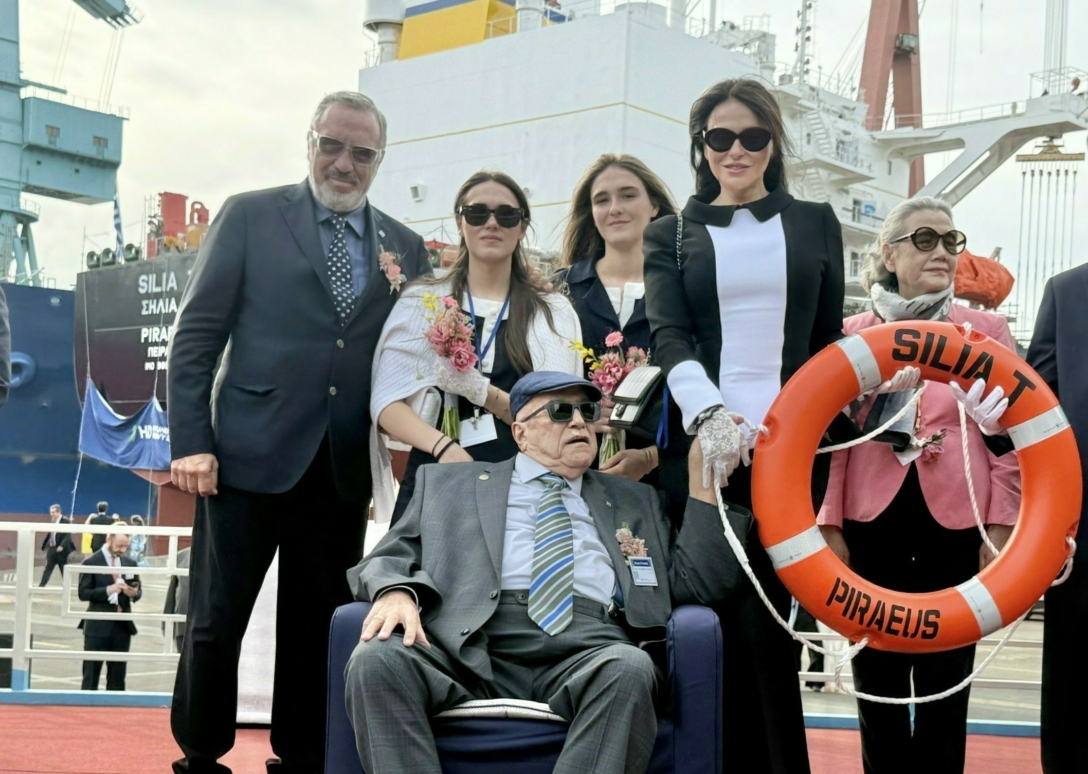Η ΤΕΝ παρέλαβε τα υπό ελληνική σημαία νεότευκτα δεξαμενόπλοια «Dr Irene ...