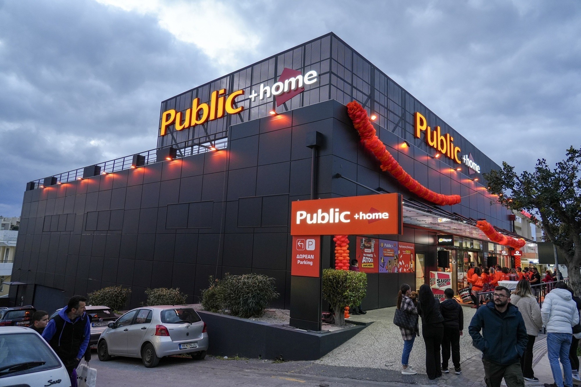 Public: Αναπτύσσει το δίκτυο καταστημάτων με 3 νέα μεγάλα καταστήματα ...