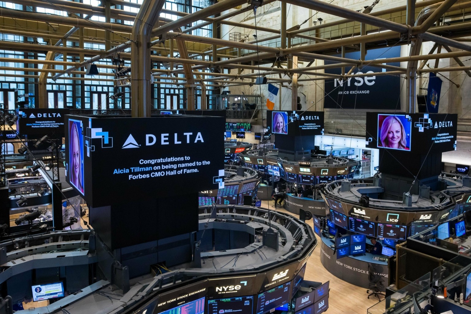 Οι φόβοι ύφεσης κοκκίνισαν τη Wall Street – Αυξάνονται τα στοιχήματα για άμεσες μειώσεις ...