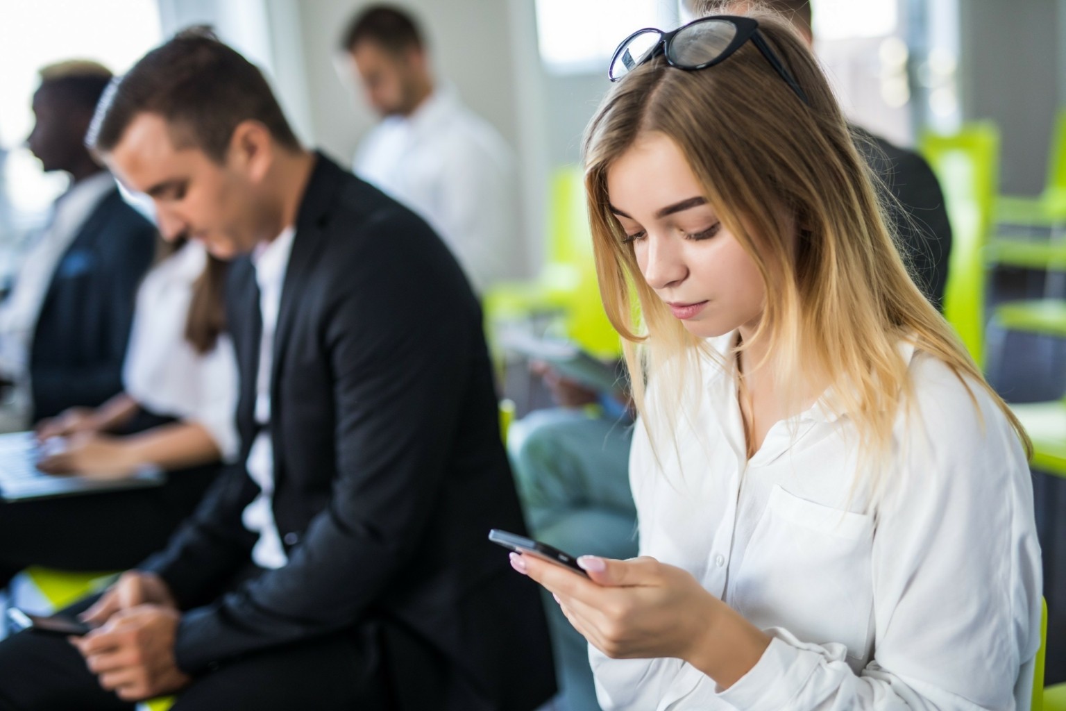 Γιατί η Gen Ζ χαρακτηρίζεται από «οικονομικό μηδενισμό» | Ειδήσεις για ...