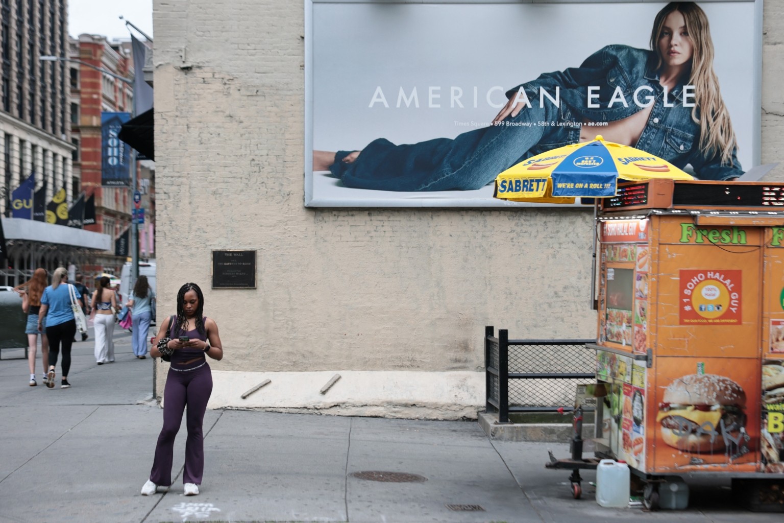 Πόλεμος για το τζιν: Levi’s, Beyonce, Sydney Sweeney, Gap και American ...
